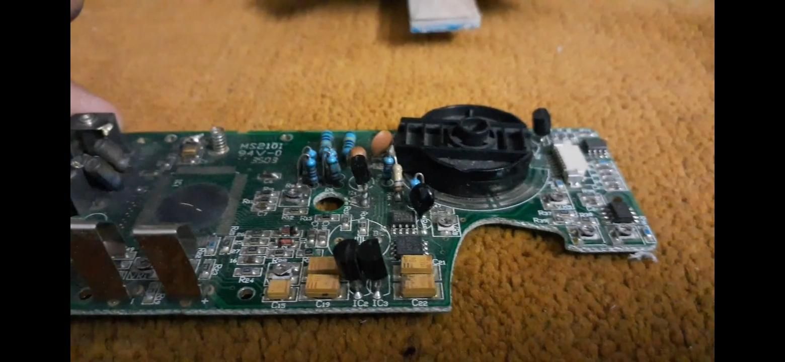 ELECTRONIC COMPONENTS BASED CHRISTMAS TREE : 8 Steps - Instructables