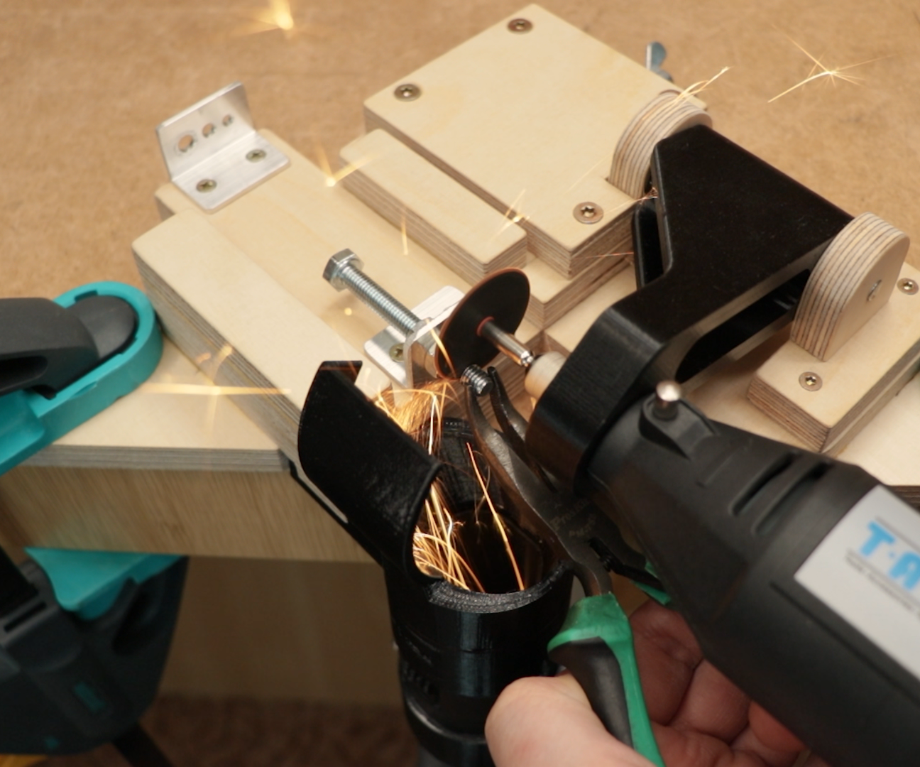 Make PERFECT CUTS With This DIY Dremel Cutting Station : 15 Steps (with ...