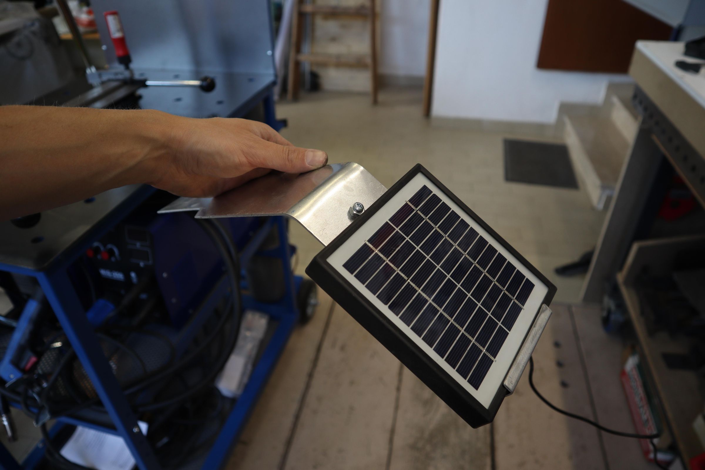 Solar Powered Rotating Strawberry Tower : 13 Steps (with Pictures ...