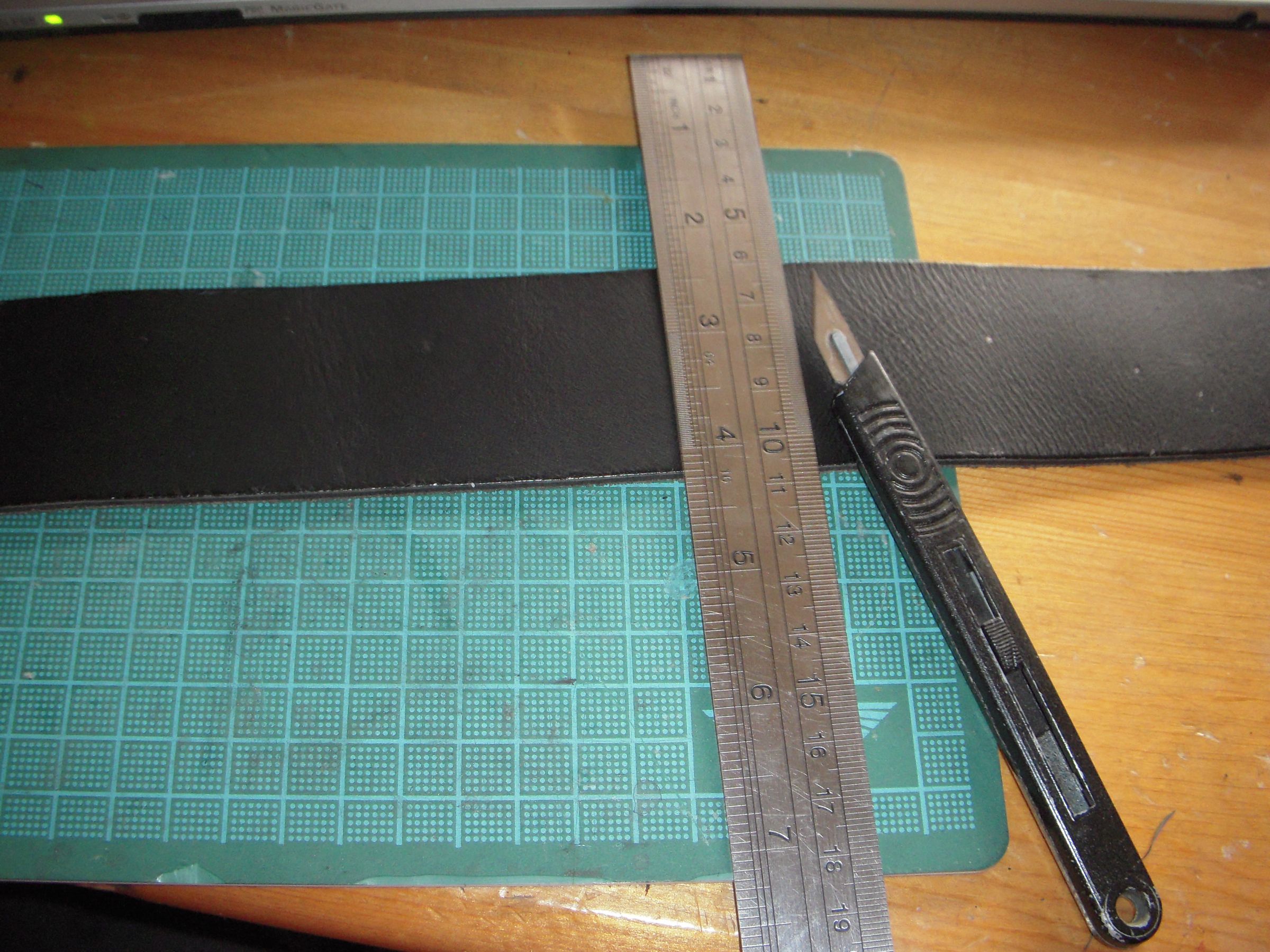 Draw-String Wrist Cuffs : 6 Steps - Instructables