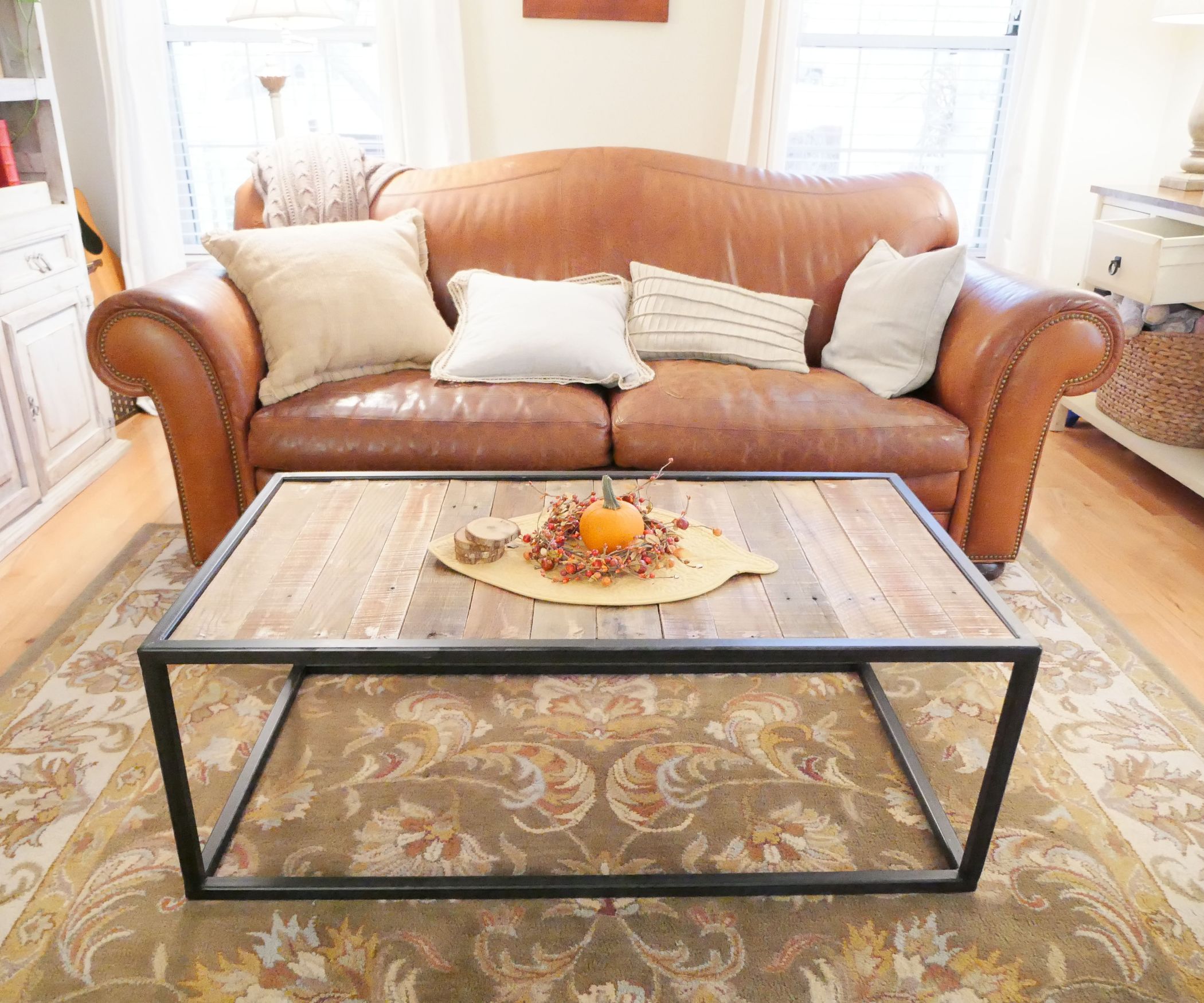 DIY Metal & Pallet Coffee Table : 11 Steps (with Pictures) - Instructables