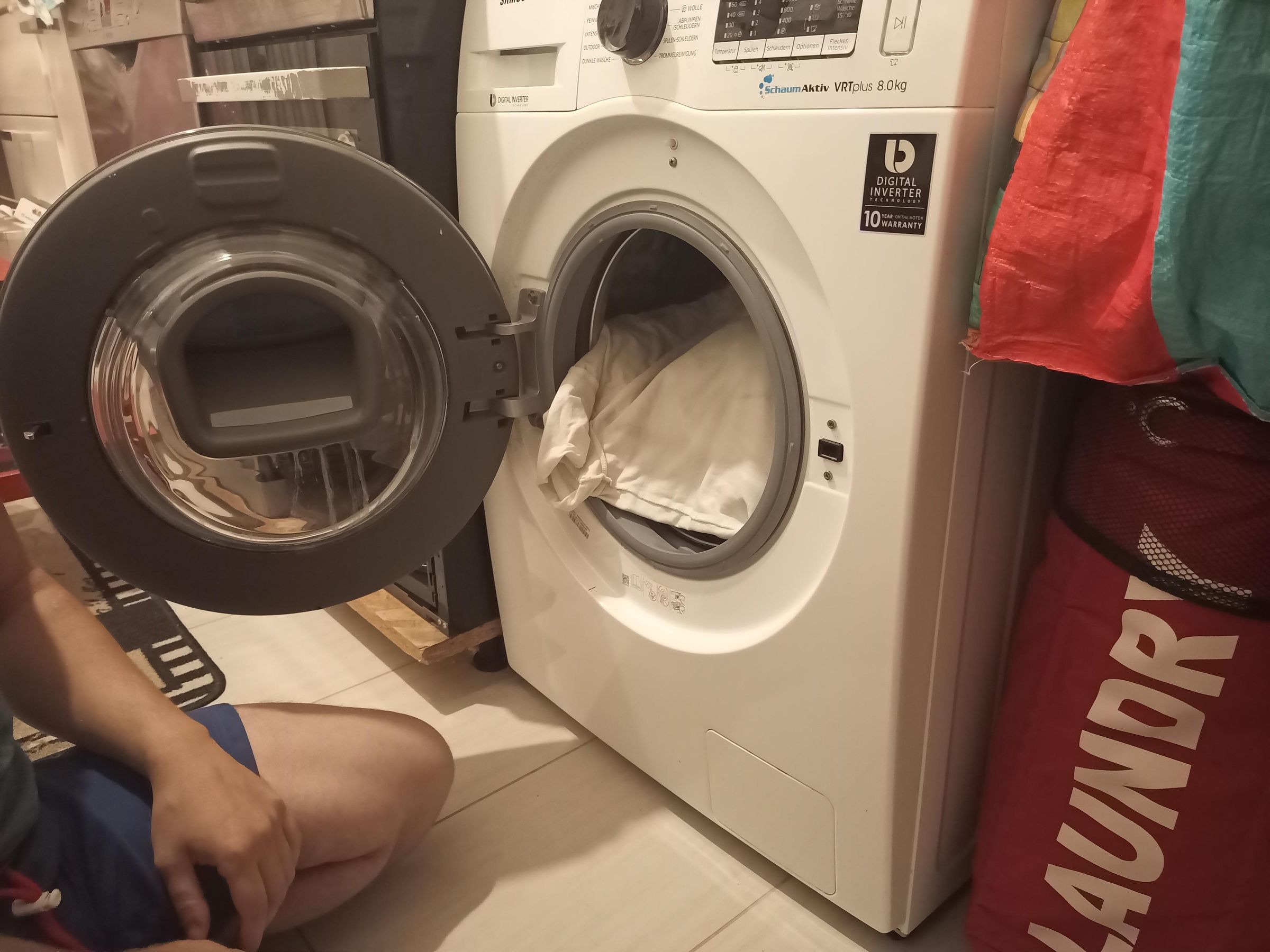 How to Pull Out Laundry From a Washing Machine : 4 Steps - Instructables