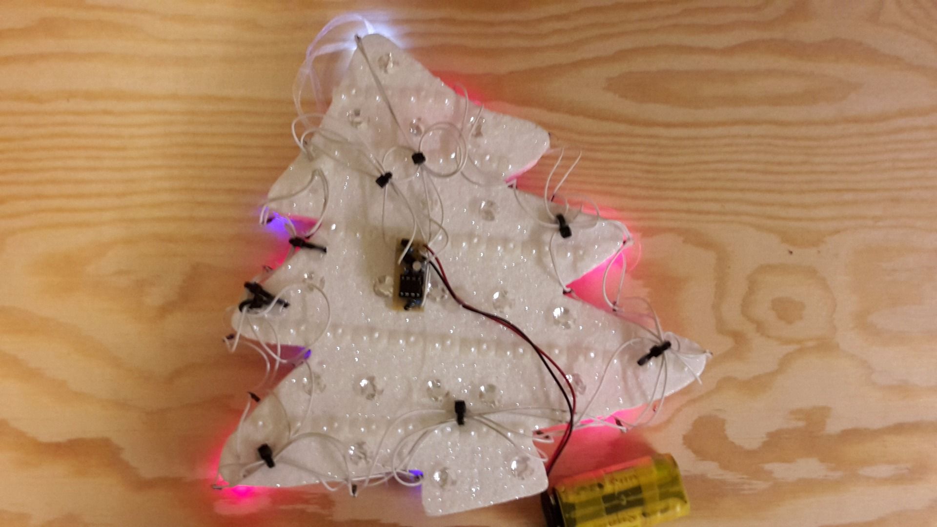 A Simple Blinking X-mas Tree : 6 Steps - Instructables