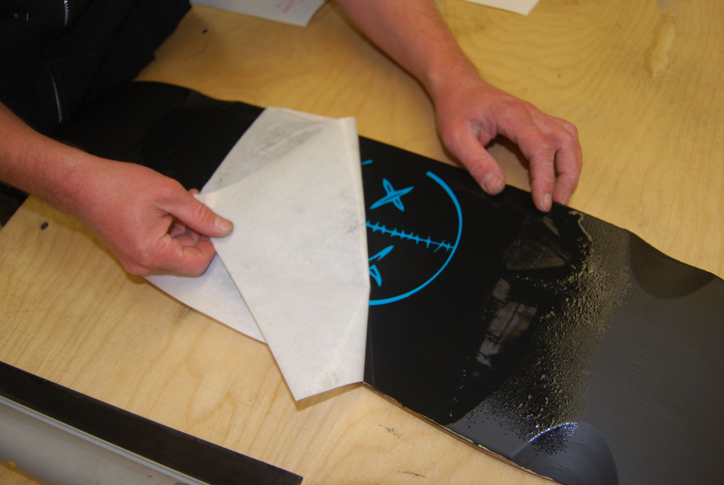 Applying Vinyl to Curved Surfaces : 4 Steps (with Pictures) - Instructables