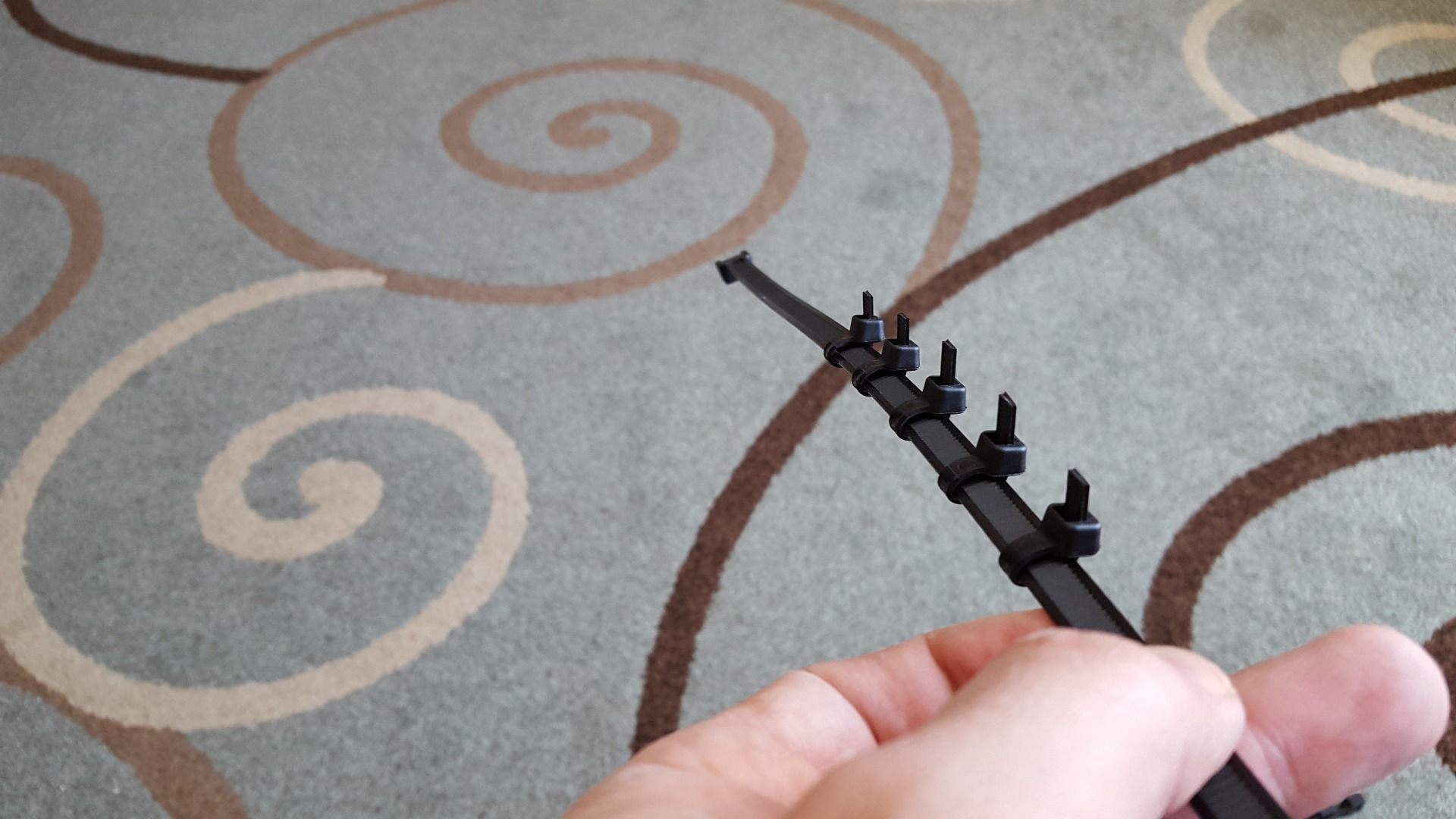 How to Make Emergency Zip Tie Snow Chains : 4 Steps (with Pictures ...