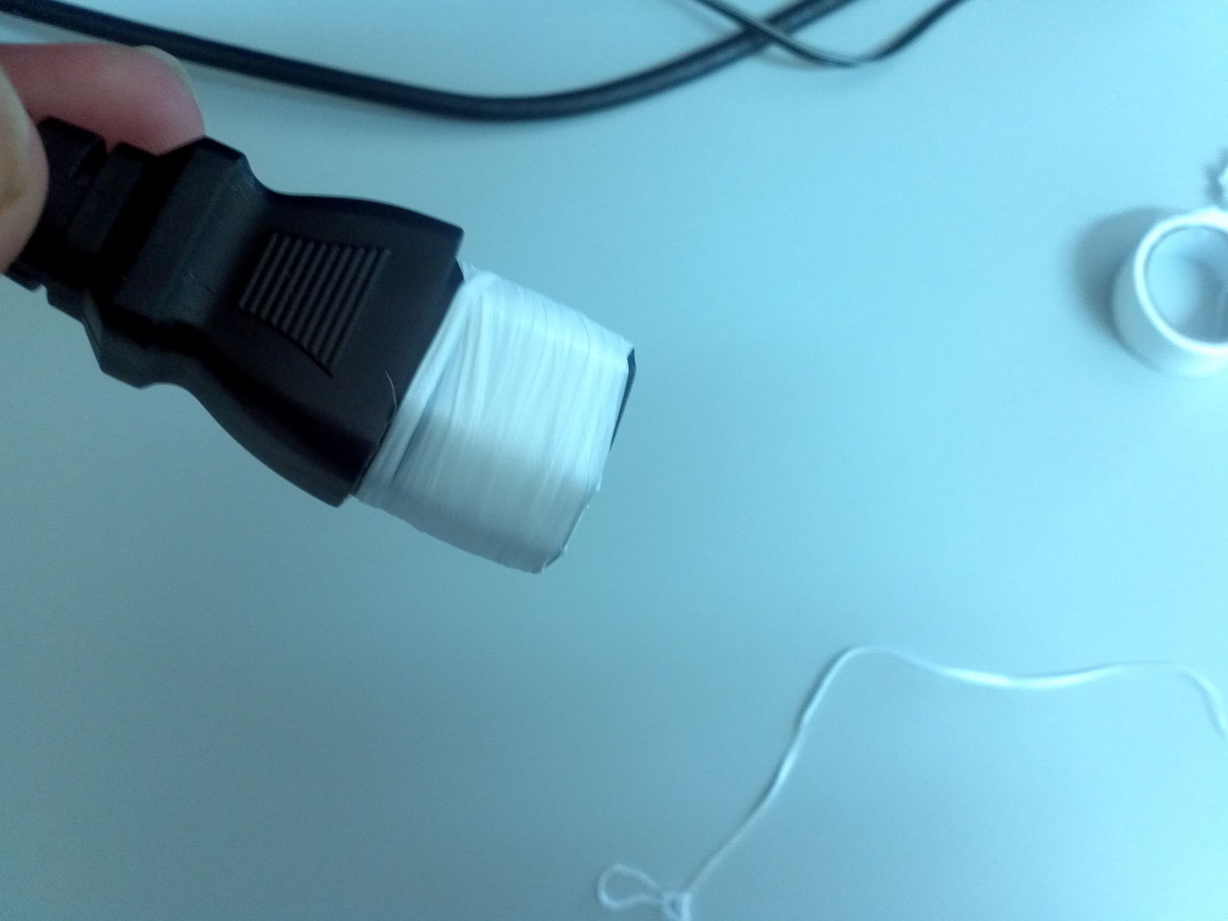 Lose Monitor Cable Quick Fix. : 3 Steps - Instructables