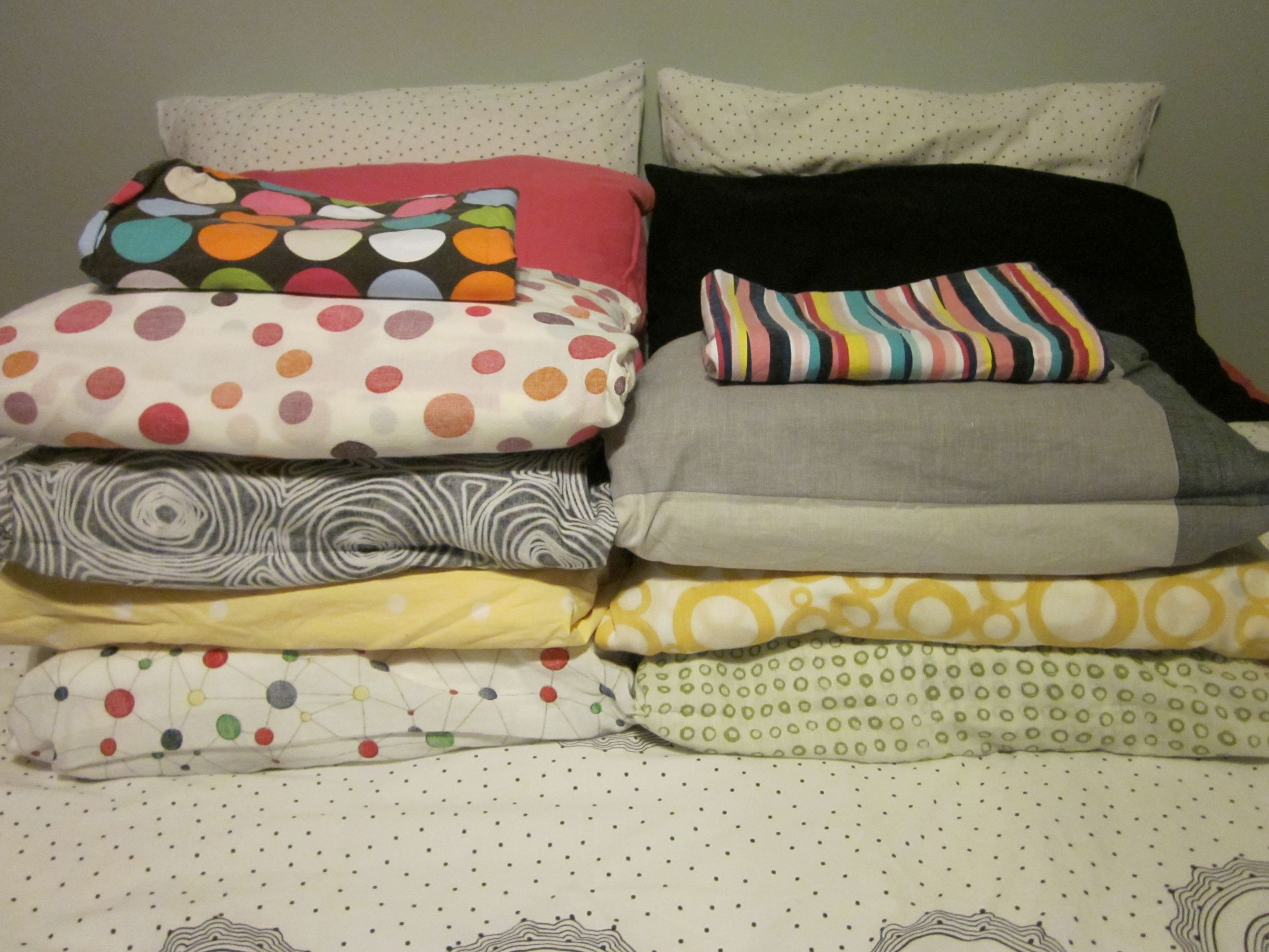 How to Fold Bedsheet Sets Into a "Bedsheet Bundle / Package " (works ...