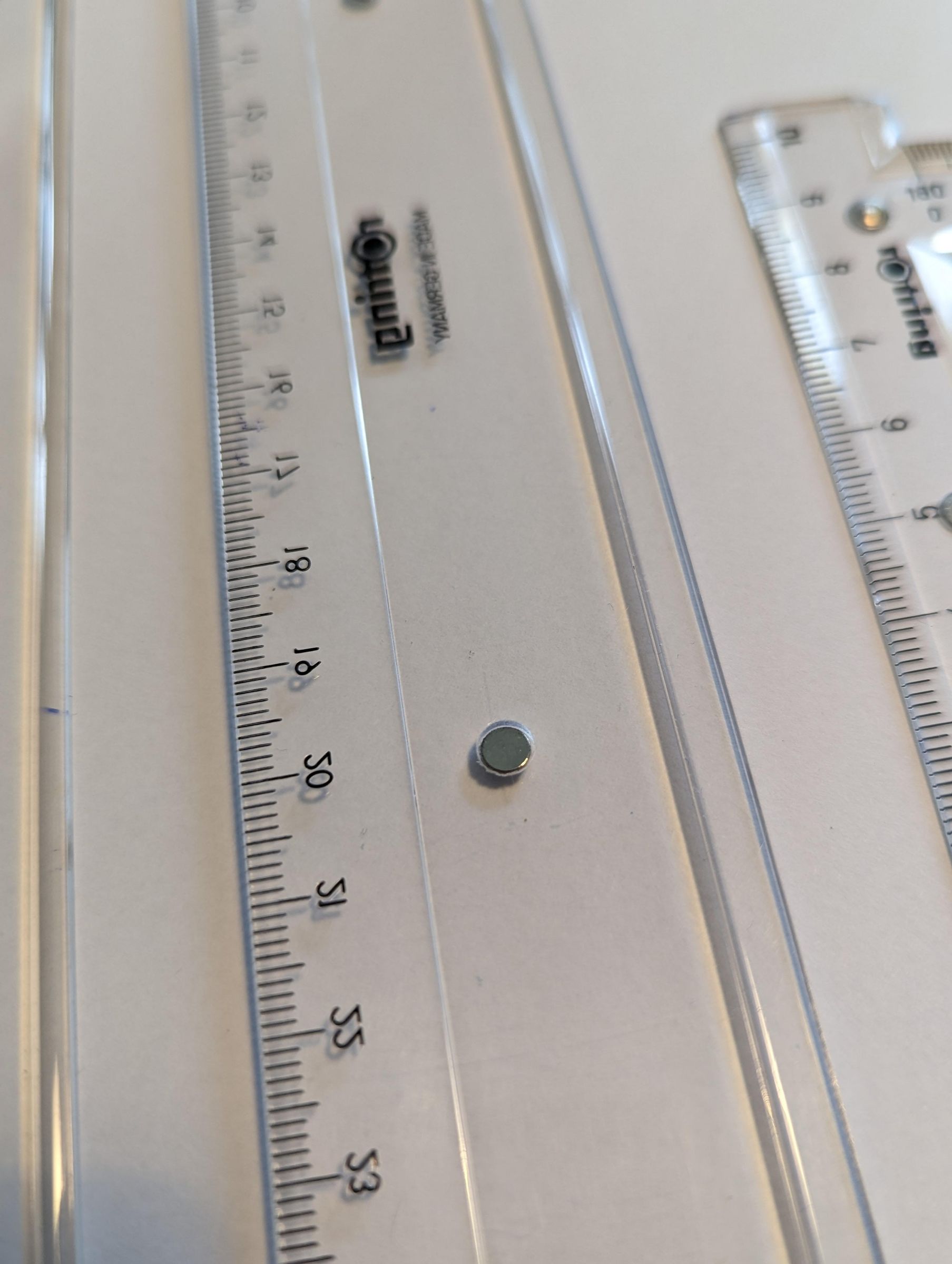 Magnetic Ruler for One Hand Use - Règles Magnétiques Pour Utilisation À ...