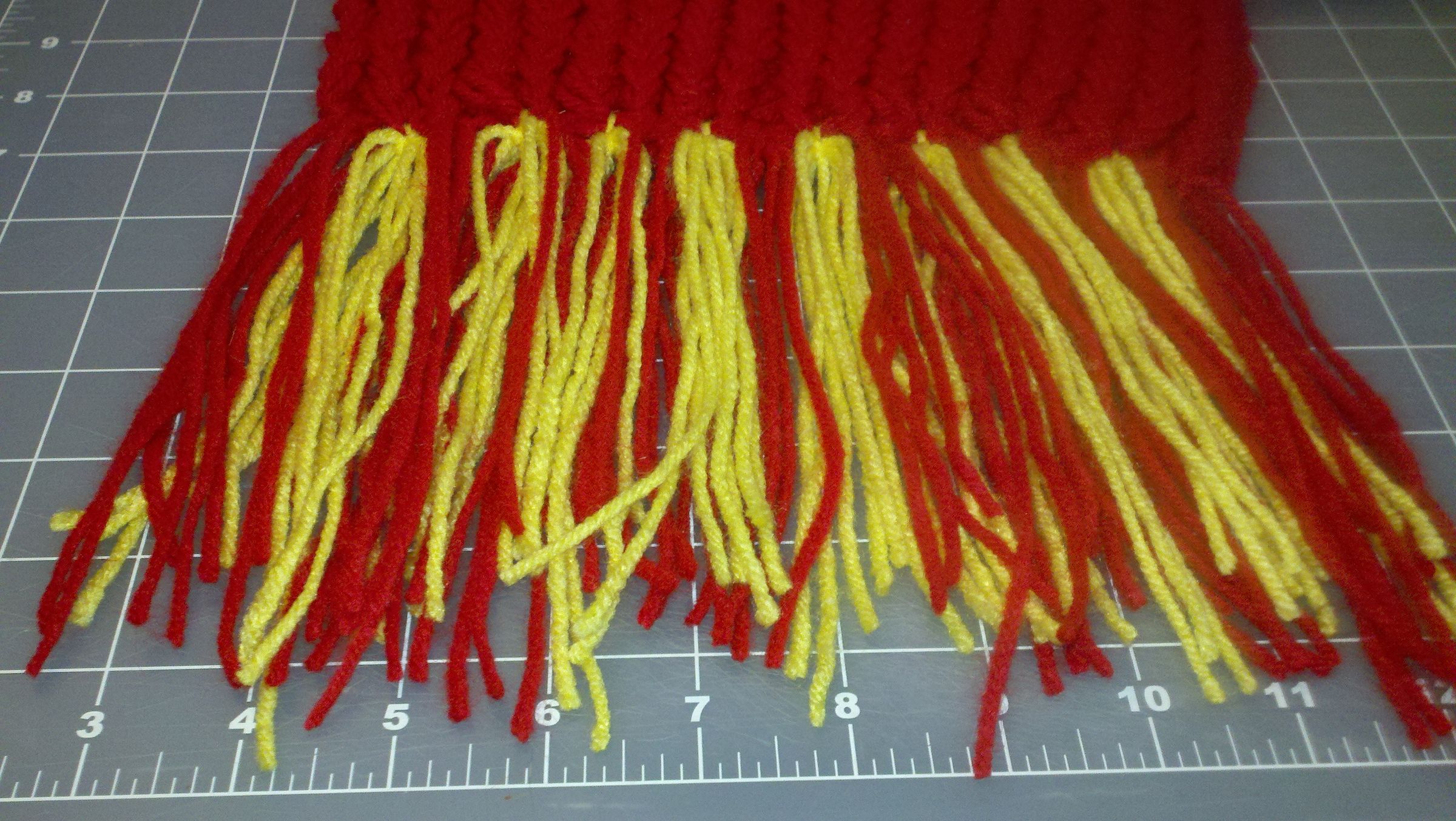Loom Knit Gryffindor Scarf : 13 Steps (with Pictures) - Instructables
