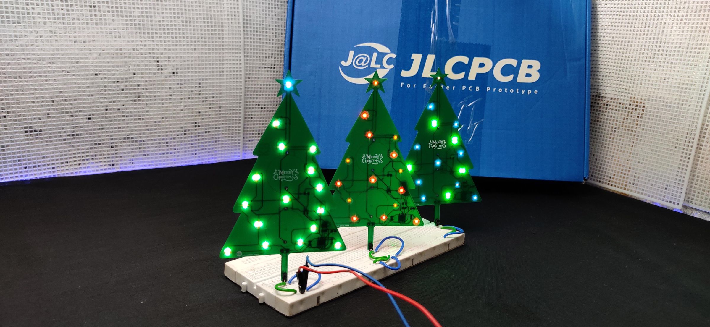 BLINKING LED PCB CHRISTMAS TREE : 6 Steps - Instructables