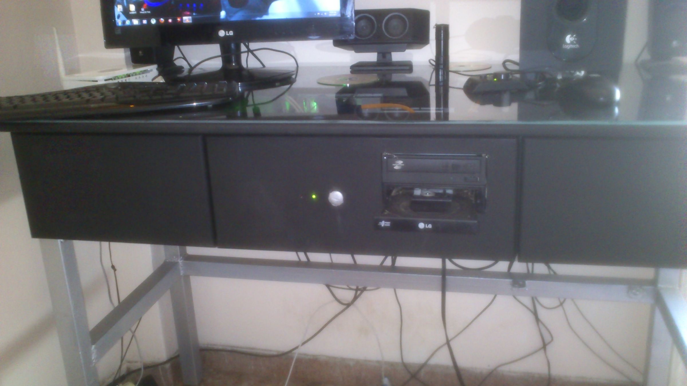 Pc Desk - Case : 4 Steps - Instructables