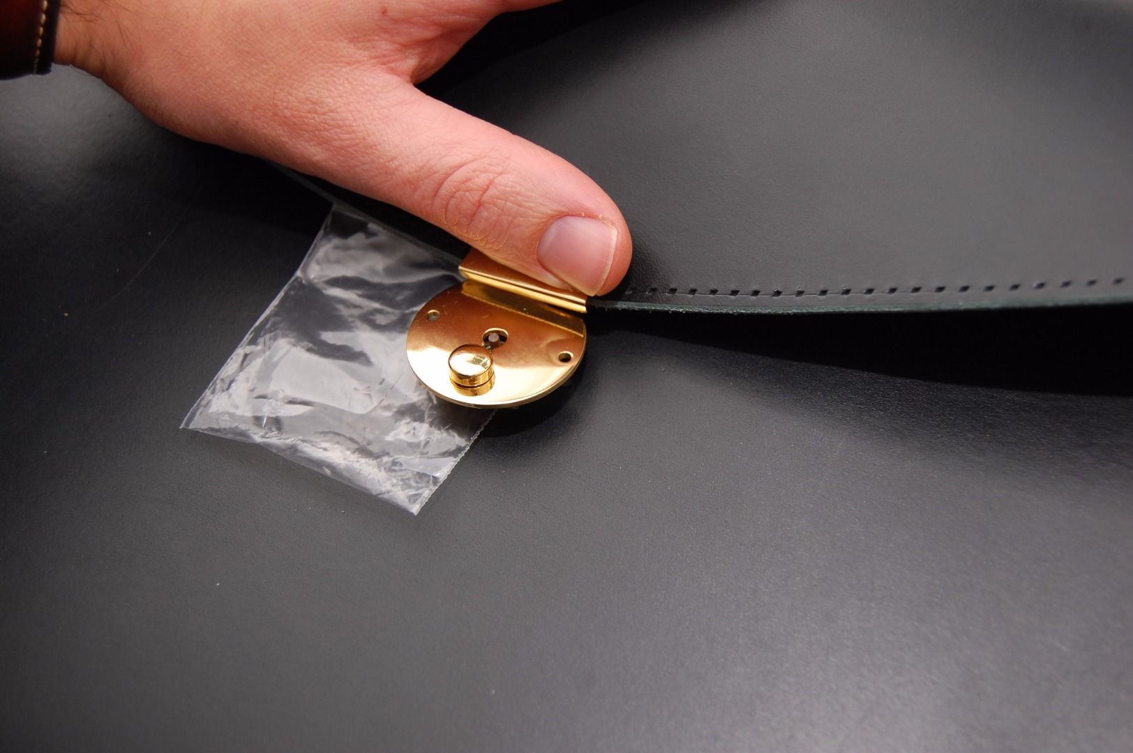 Leather Portfolio : 6 Steps (with Pictures) - Instructables