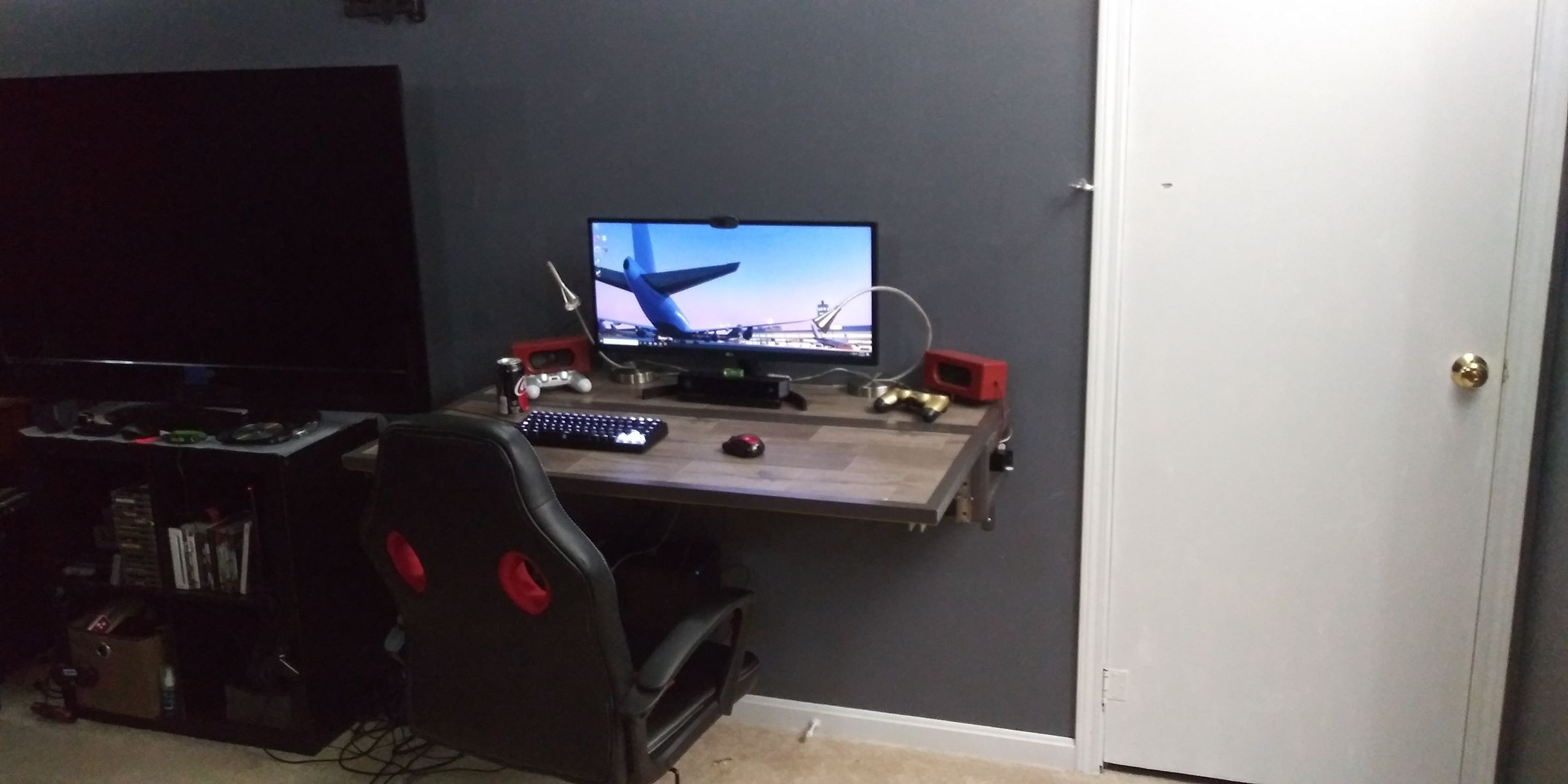 Floating Folding Desktop : 9 Steps (with Pictures) - Instructables