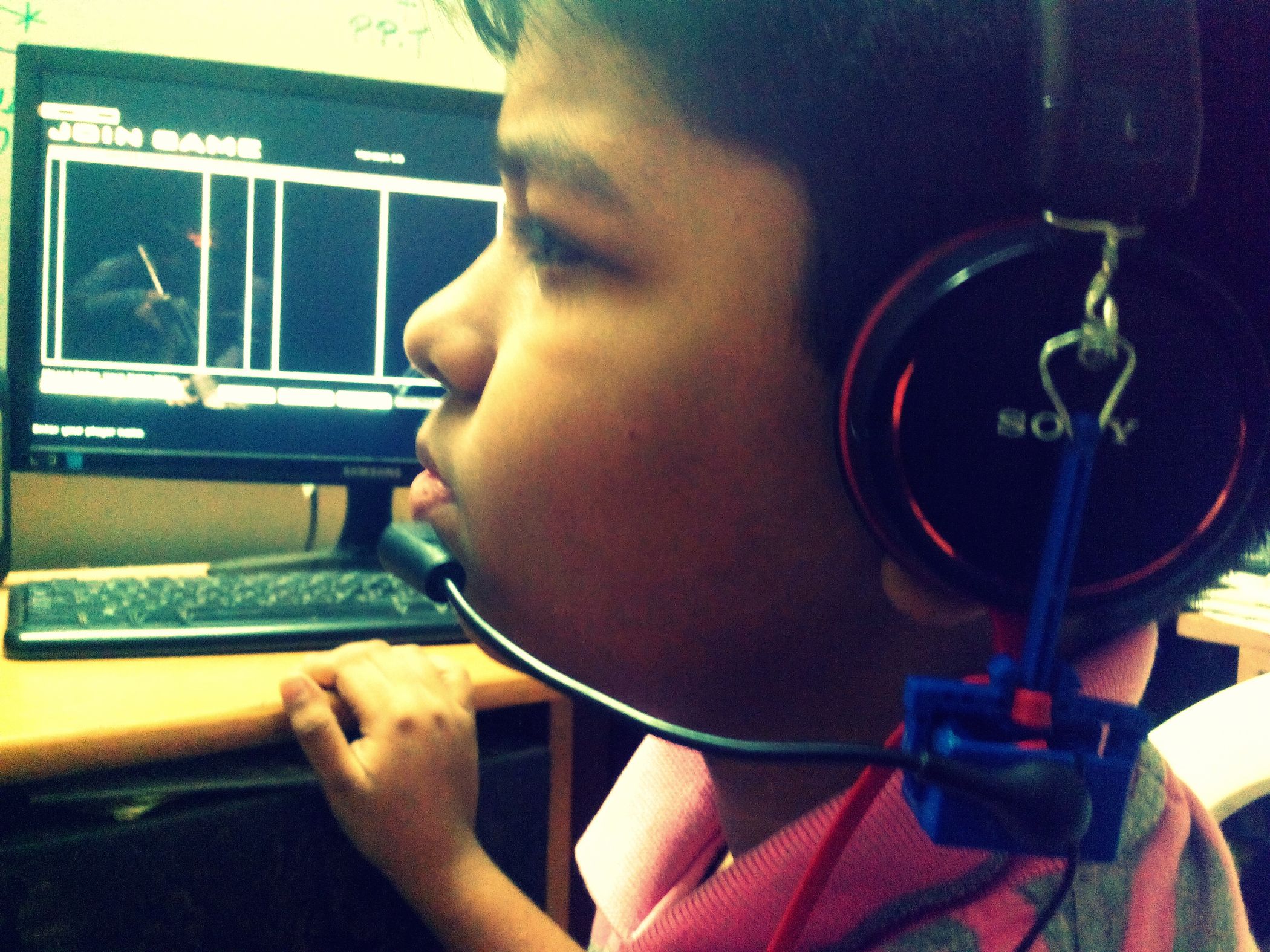 Add a Mic to Any Headphone - Simple : 7 Steps - Instructables