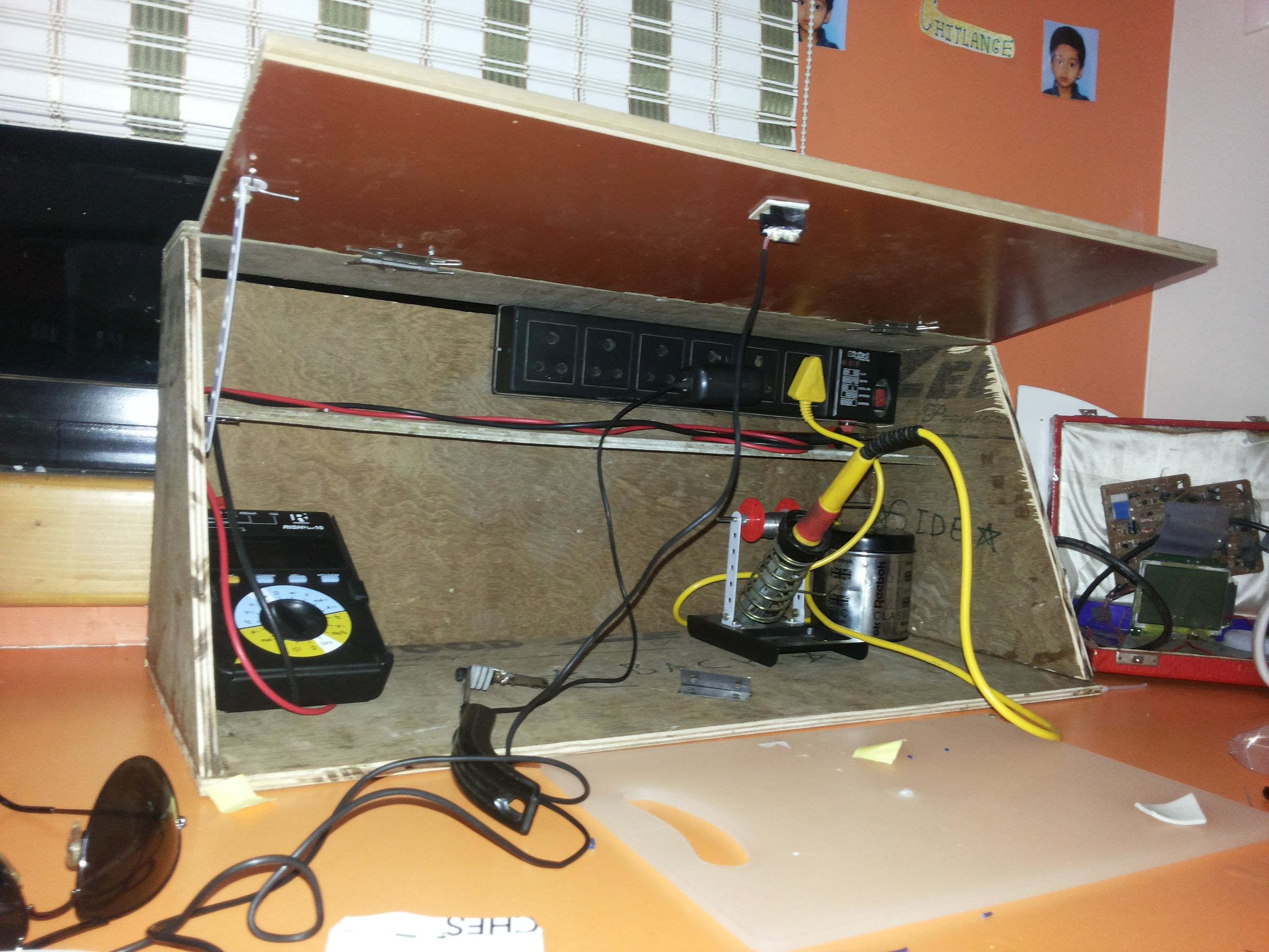 Portable Electronics Workstation / Workshop : 12 Steps - Instructables