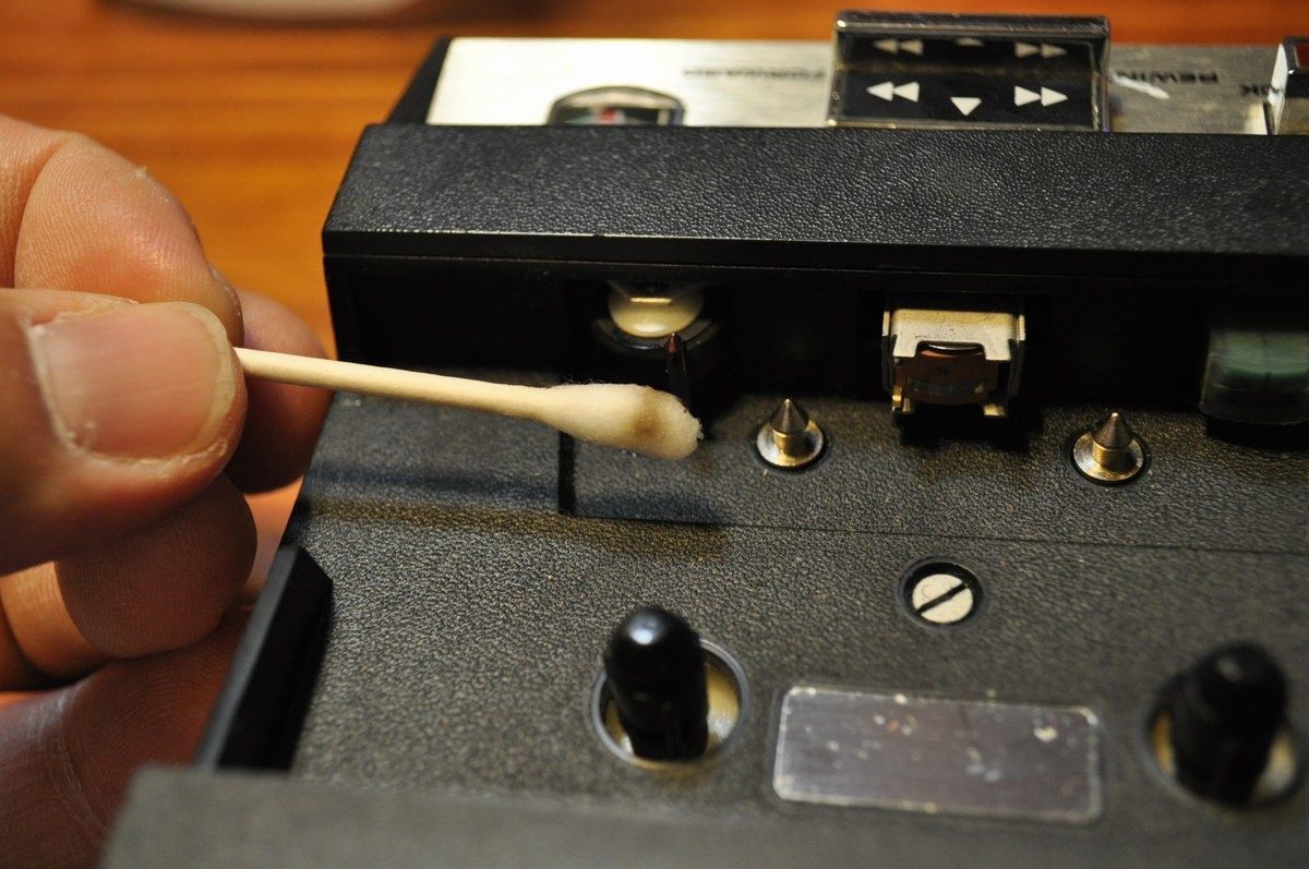 How to Clean a Cassette Recorder : 7 Steps - Instructables