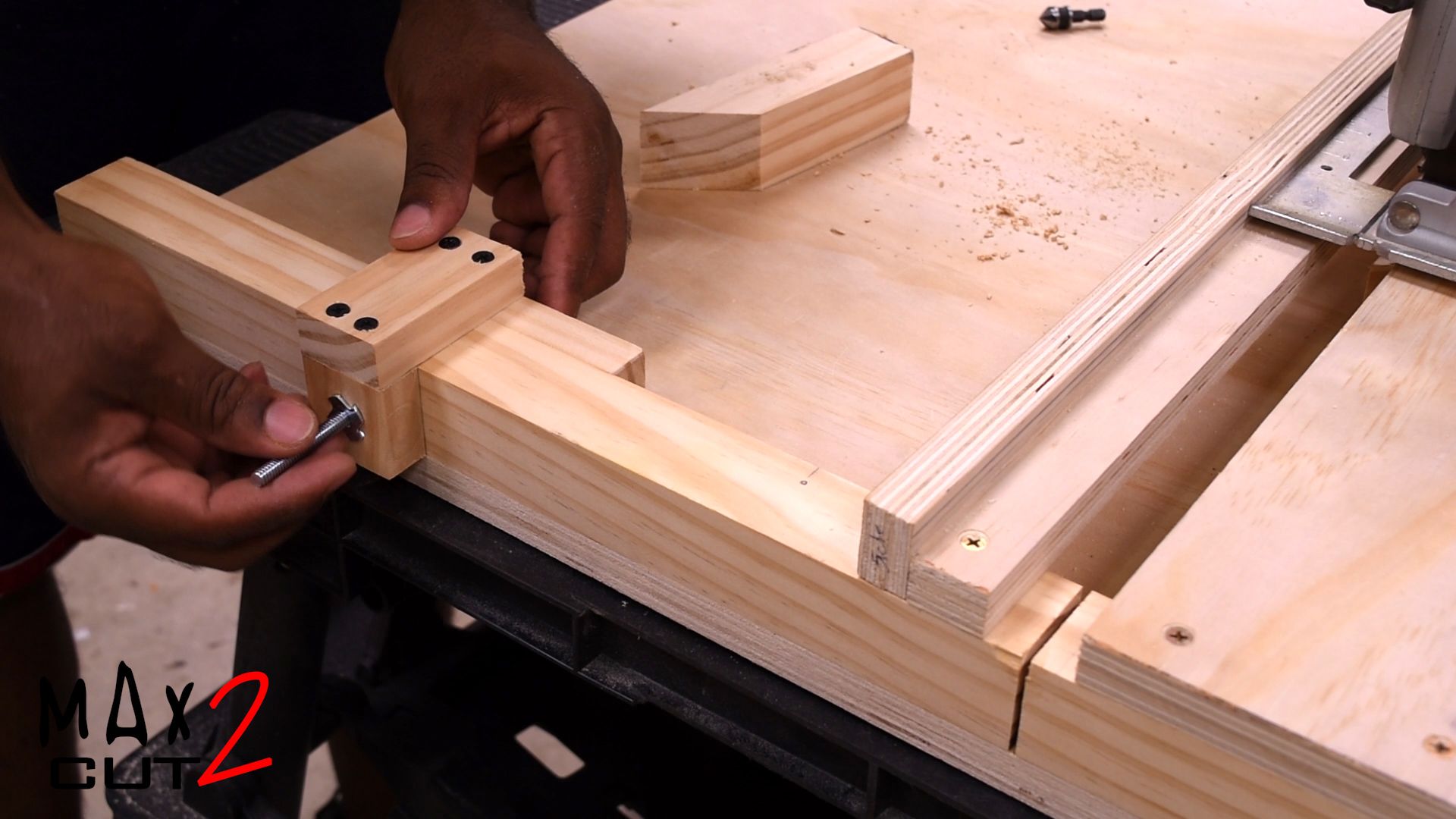 MAX CUT 2 Circular Saw Crosscut & Miter Jig : 11 Steps (with Pictures ...