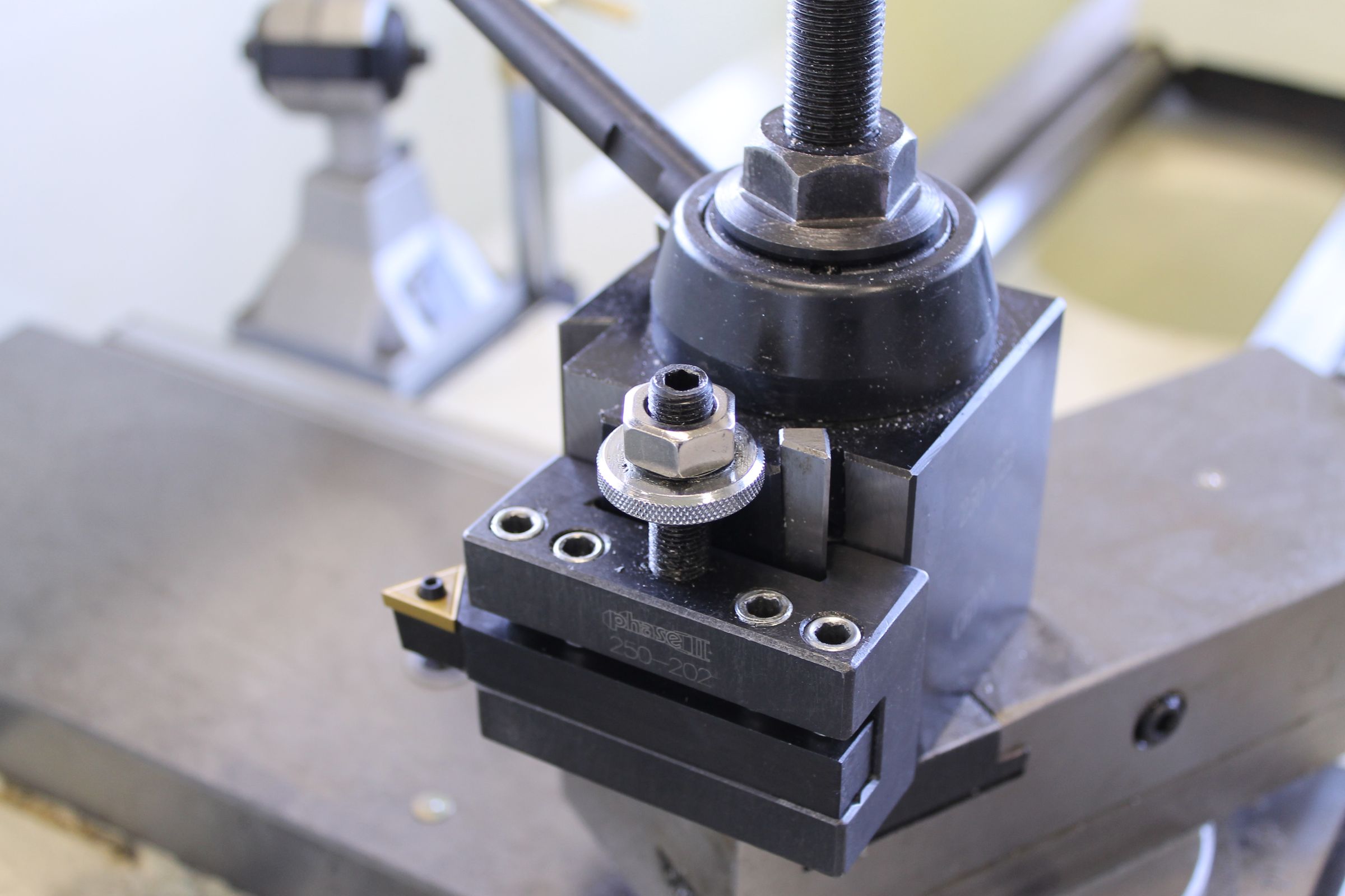 How to Decrease the Diameter of Bar Stock on a Metal Lathe : 9 Steps ...