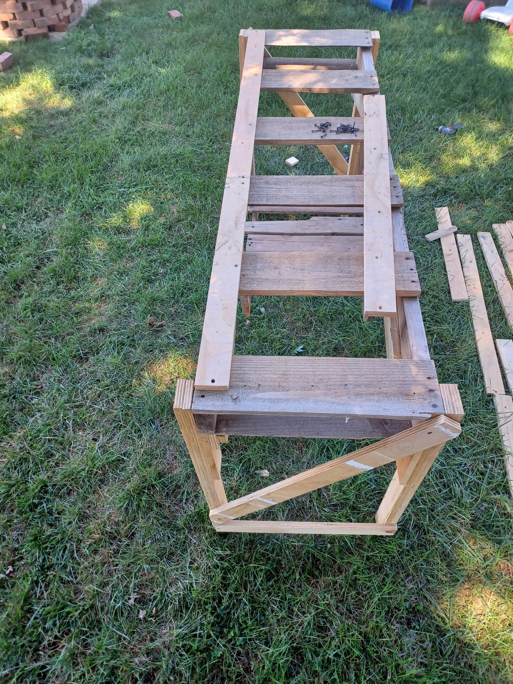 DIY Workbench From Scraps and Pallets : 7 Steps - Instructables