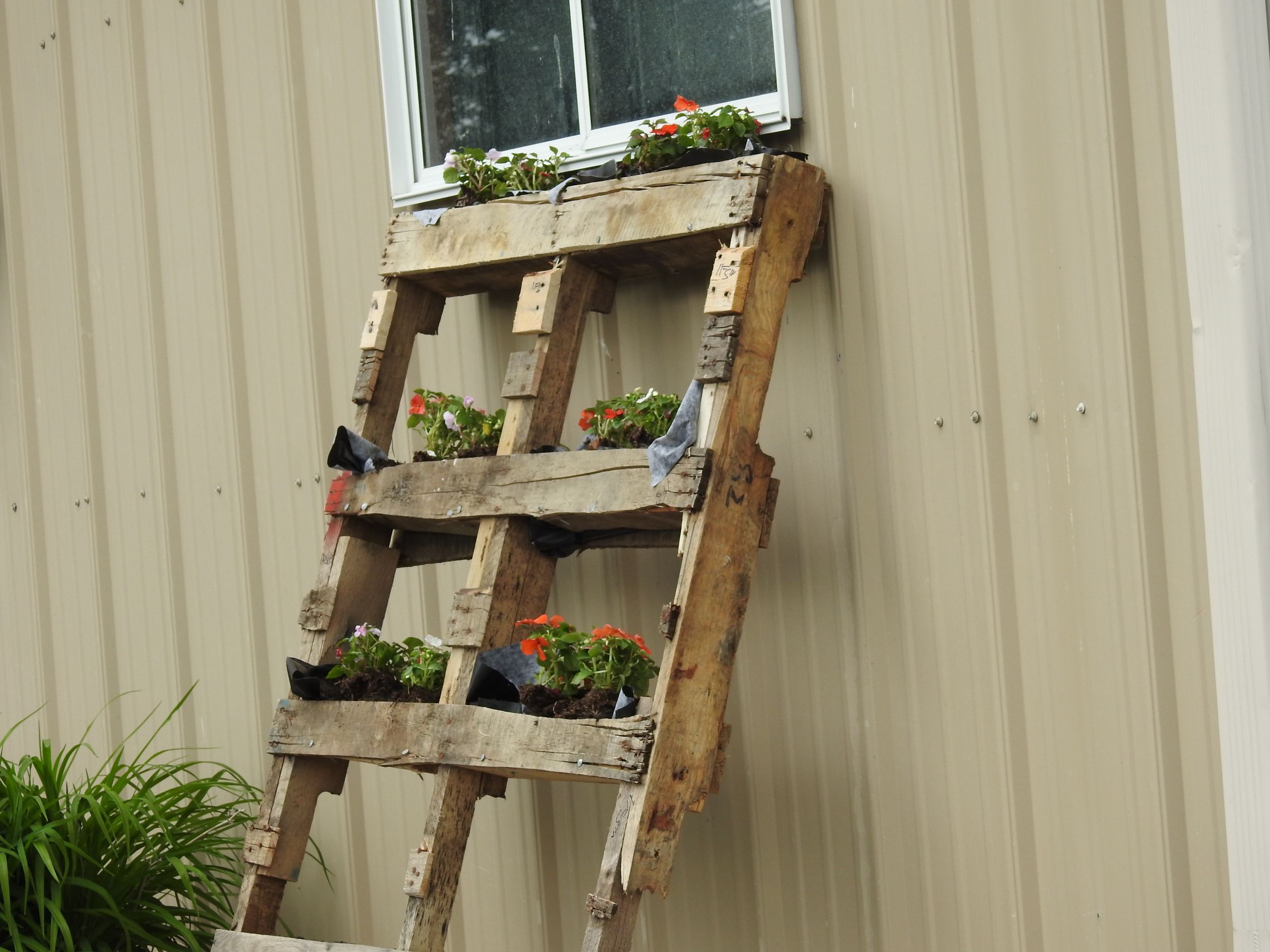 Pallet Flower Box : 8 Steps - Instructables