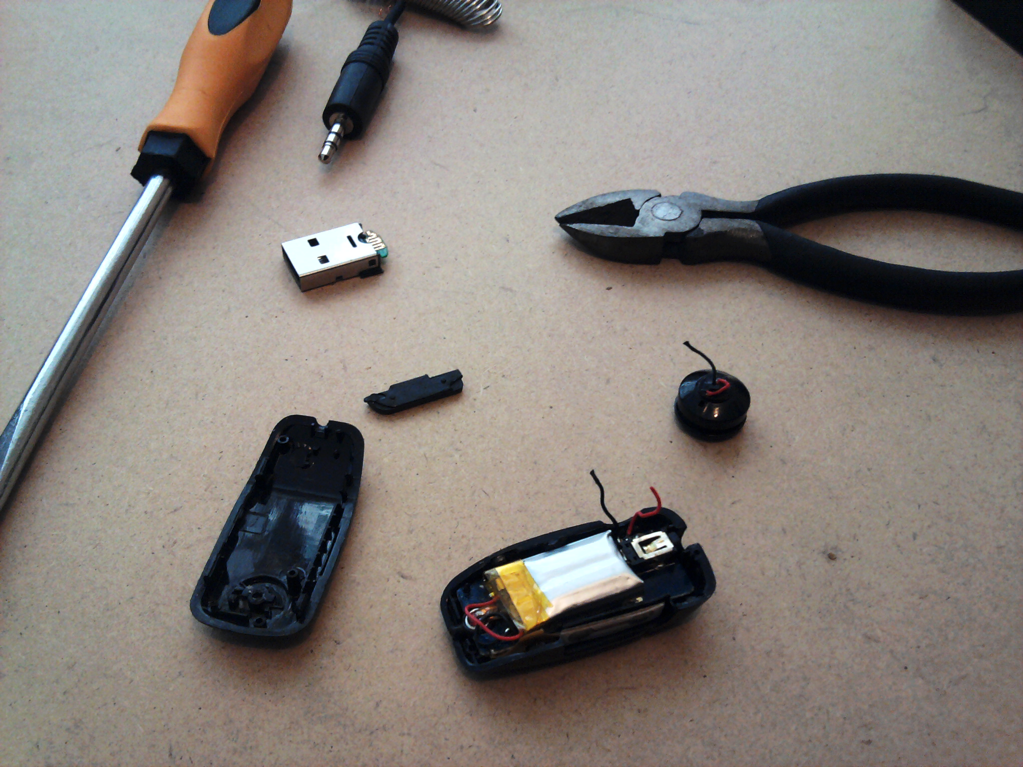 Bluetooth Headset Hack : 10 Steps (with Pictures) - Instructables