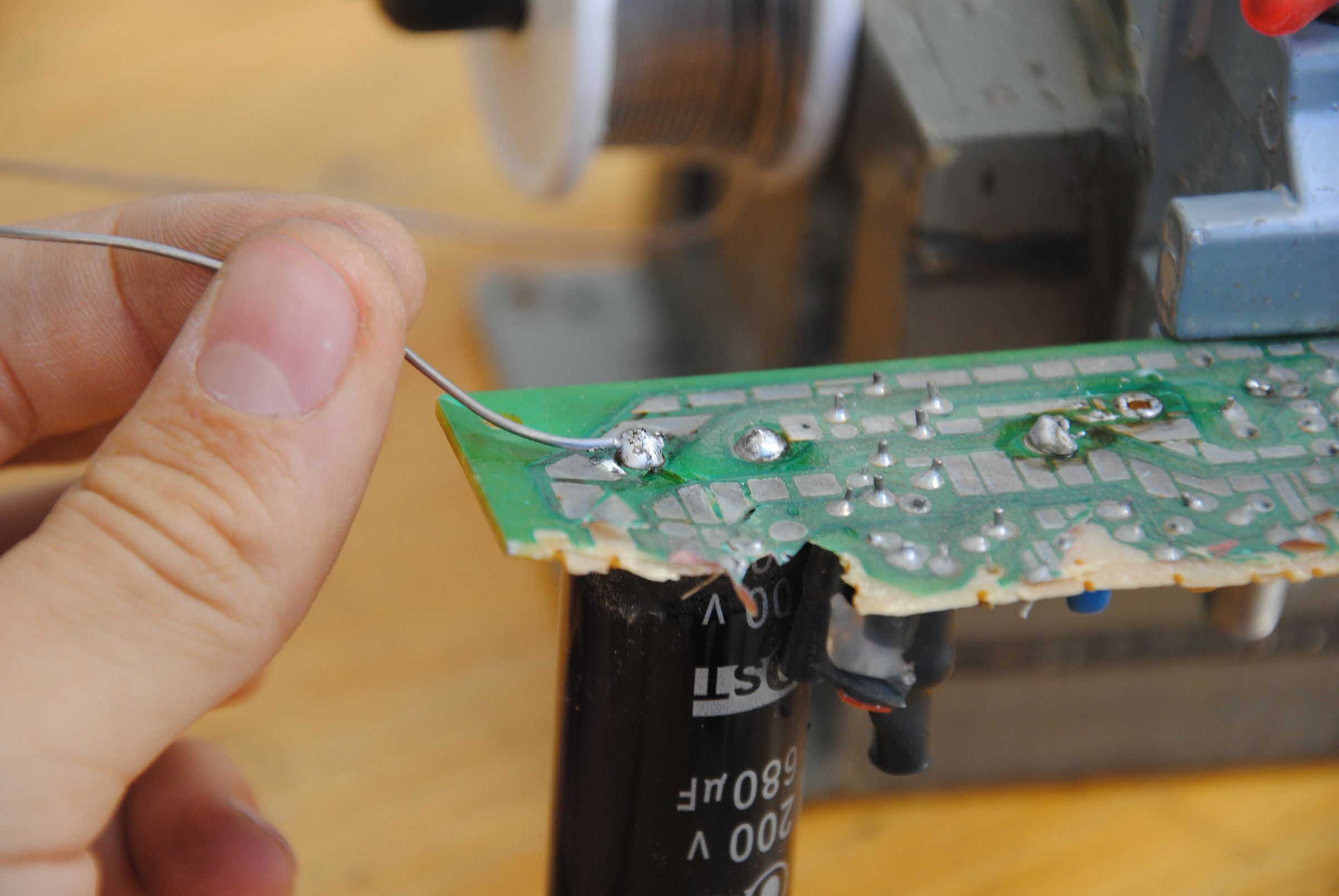 How to Desolder Electronic Components From Circuit Boards - 7 Tips ...