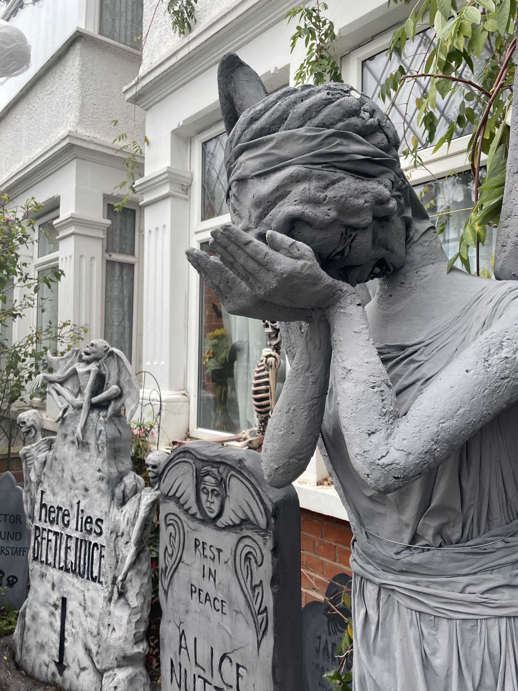 Life-size Moving Weeping Angel : 14 Steps (with Pictures) - Instructables