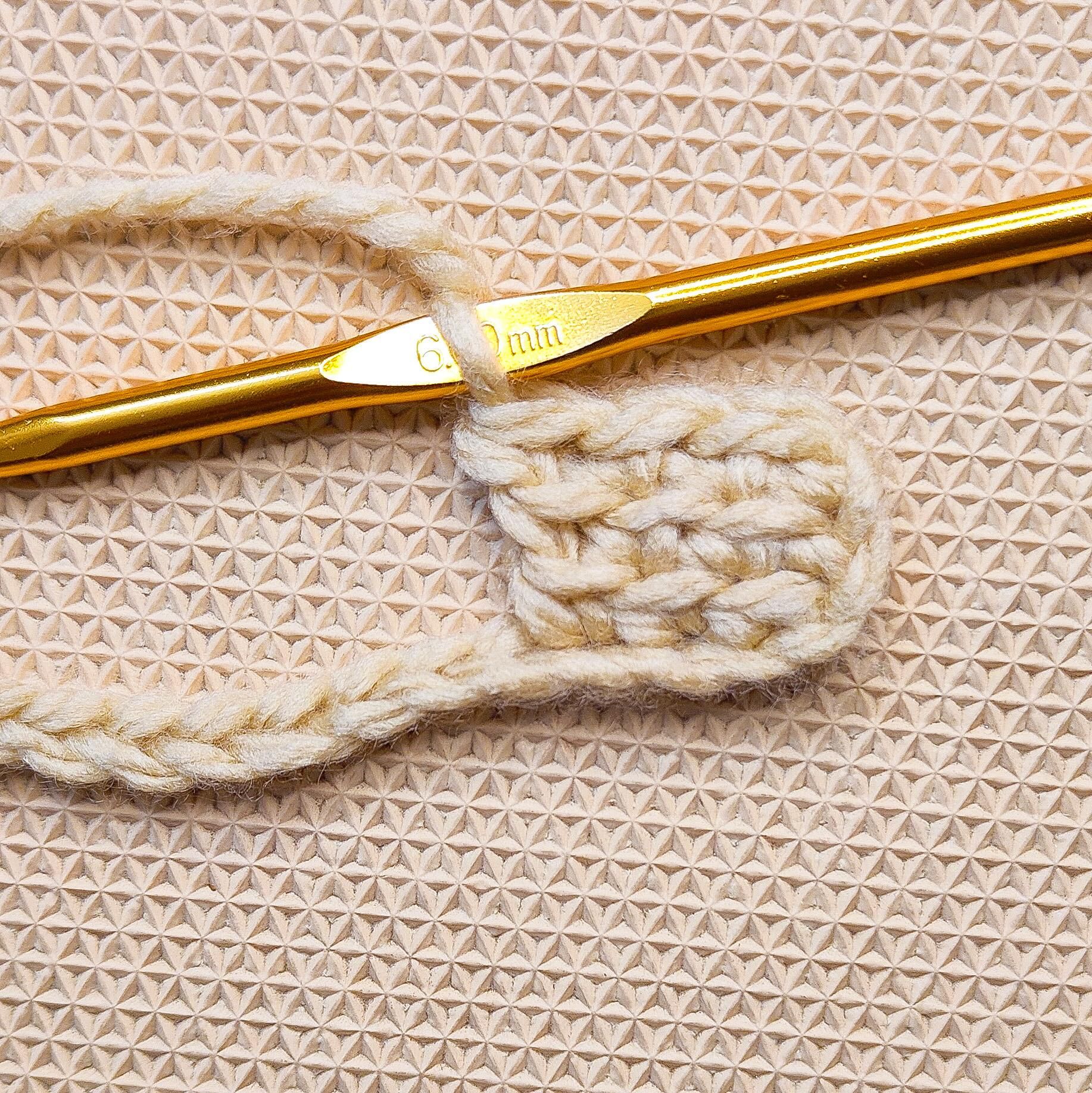 How to Crochet Blanket With Three Rows at a Time : 5 Steps (with ...