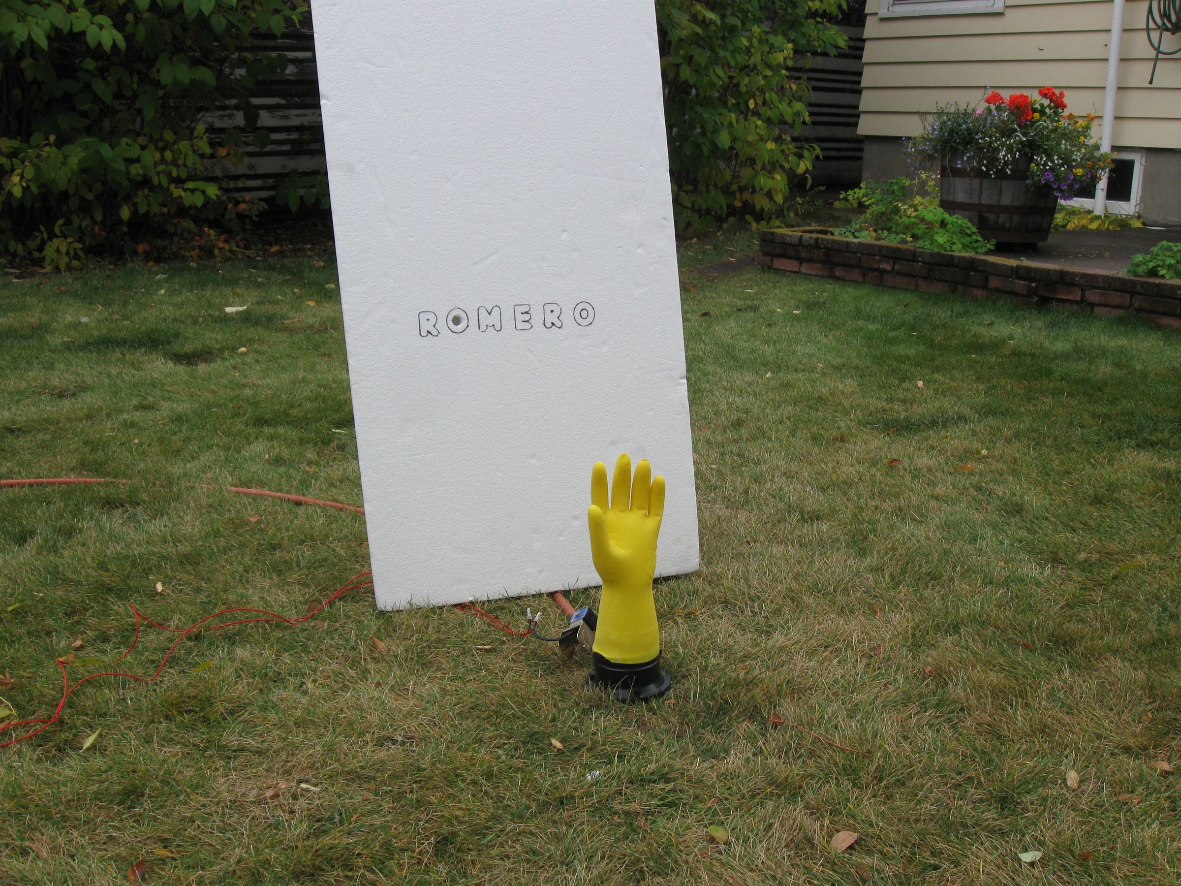 Zombie Graveyard Digging Hand : 4 Steps - Instructables