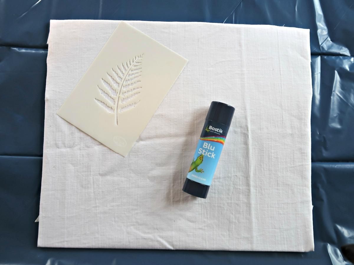 How to Make Batik Art Using a Glue Stick : 6 Steps (with Pictures ...