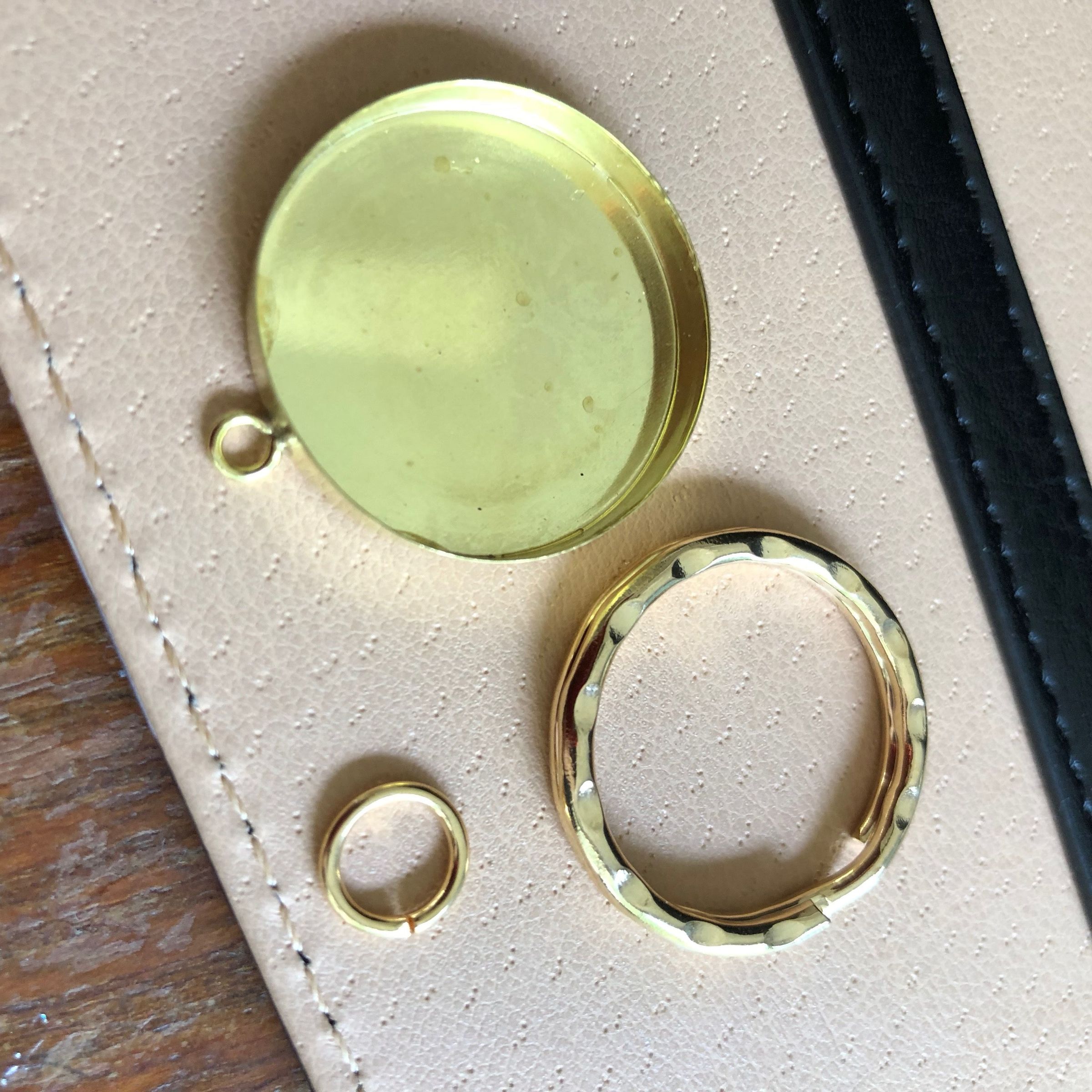 Faux Amber Resin Key Ring : 20 Steps (with Pictures) - Instructables