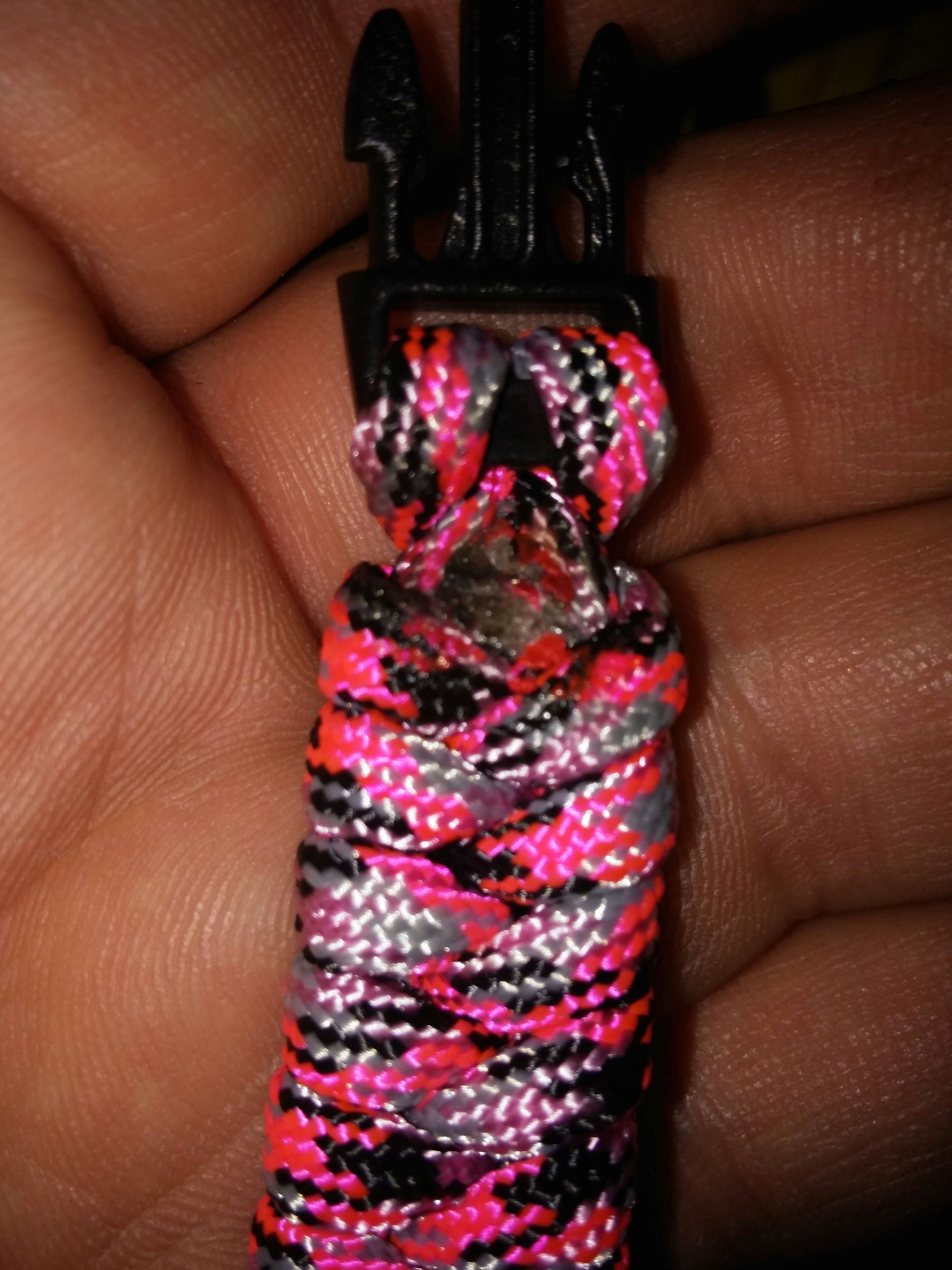Fish Tail Paracord Bracelet : 10 Steps - Instructables