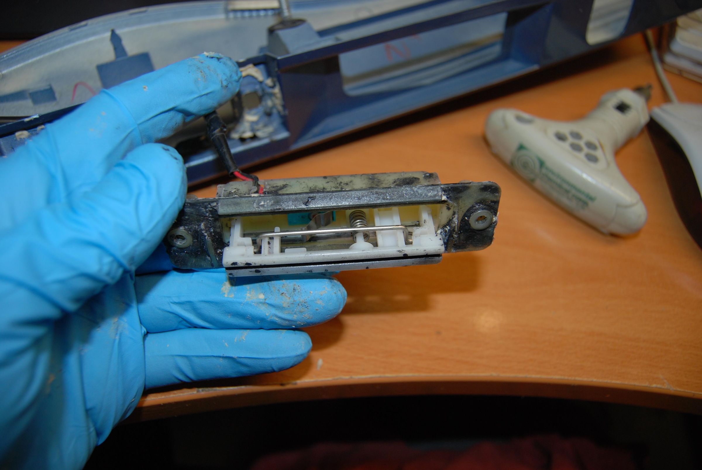 2007 Prius Hatch Latch REPAIR : 4 Steps - Instructables