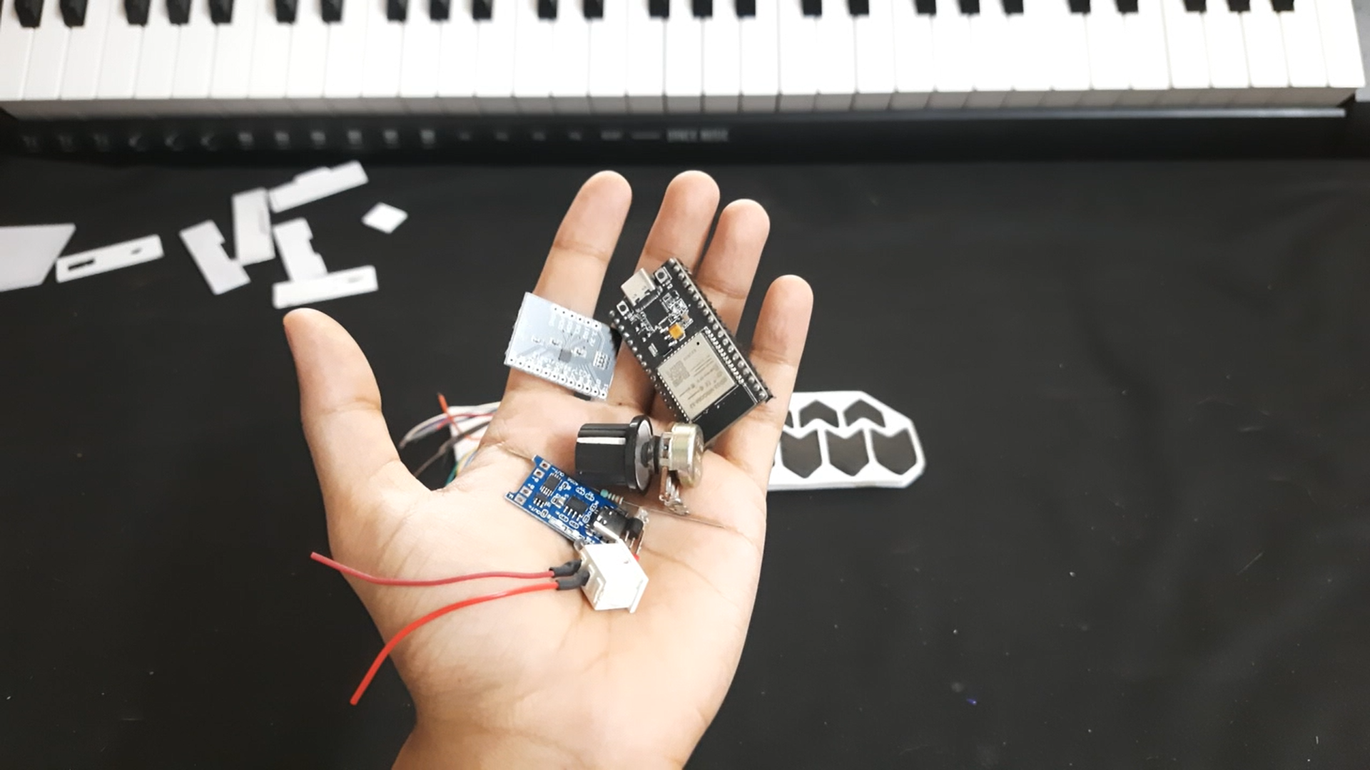 DIY MIDI Bookmark / Piano / Keyboard Using ESP32 and MPR-121 Capacitive Touch Sensor : 7 Steps ...