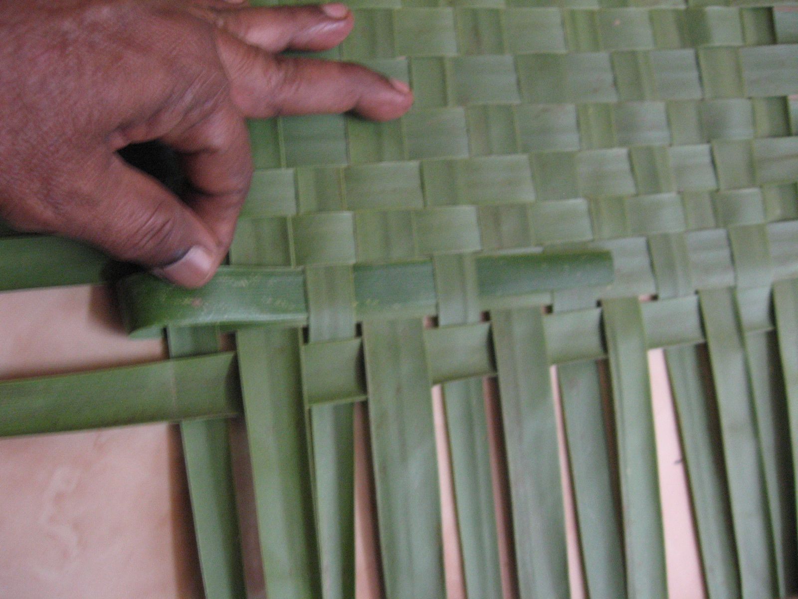 How to Weave a Small Mat From Coconut Leaves : 4 Steps (with Pictures ...