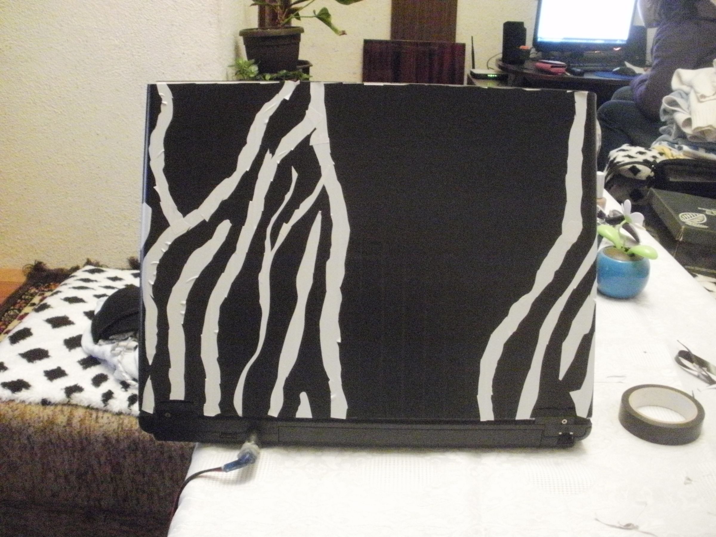 Duct Tape Laptop Skin : 4 Steps (with Pictures) - Instructables