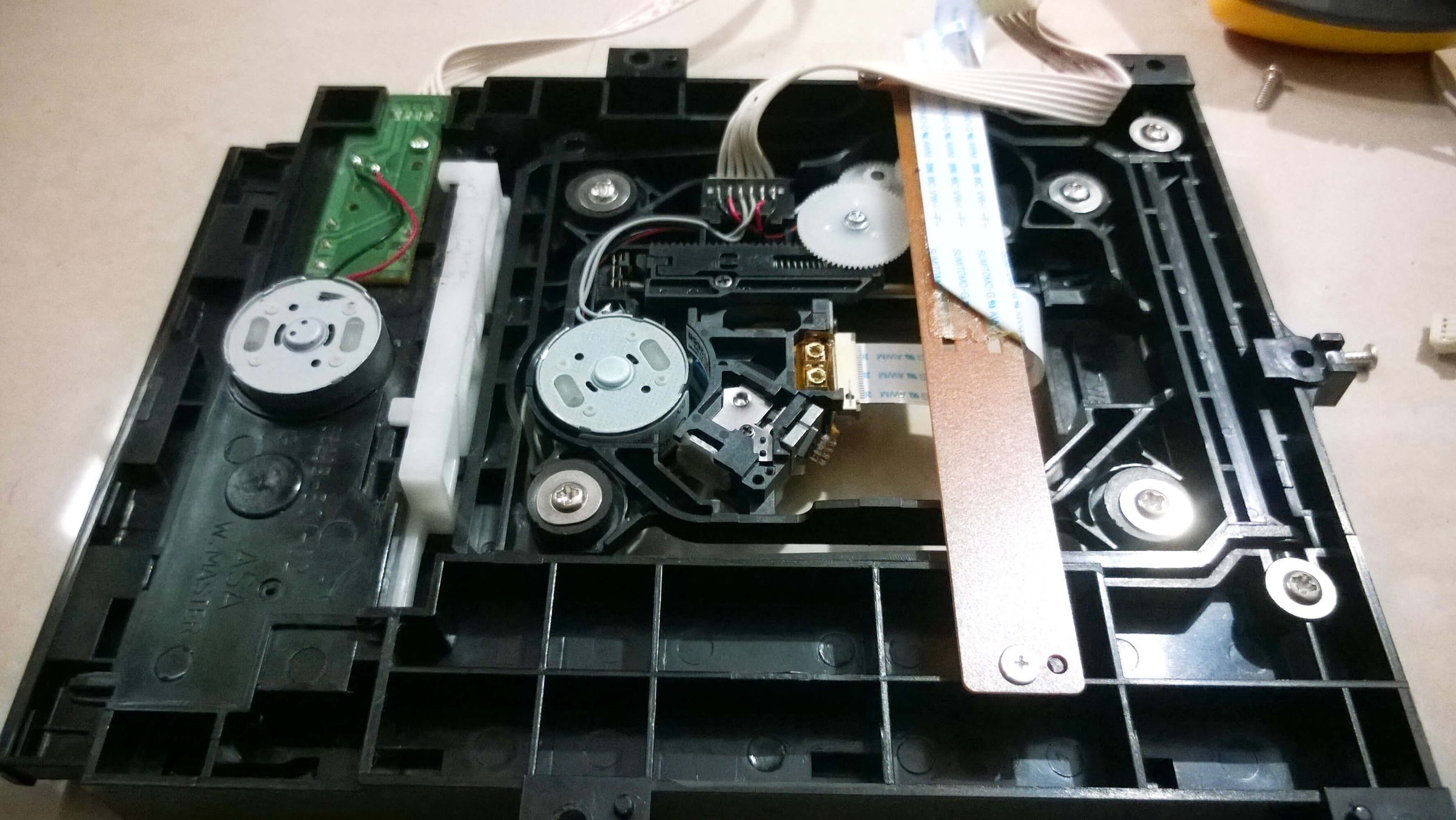 Parts to Salvage From a DVD/CD Player : 10 Steps - Instructables