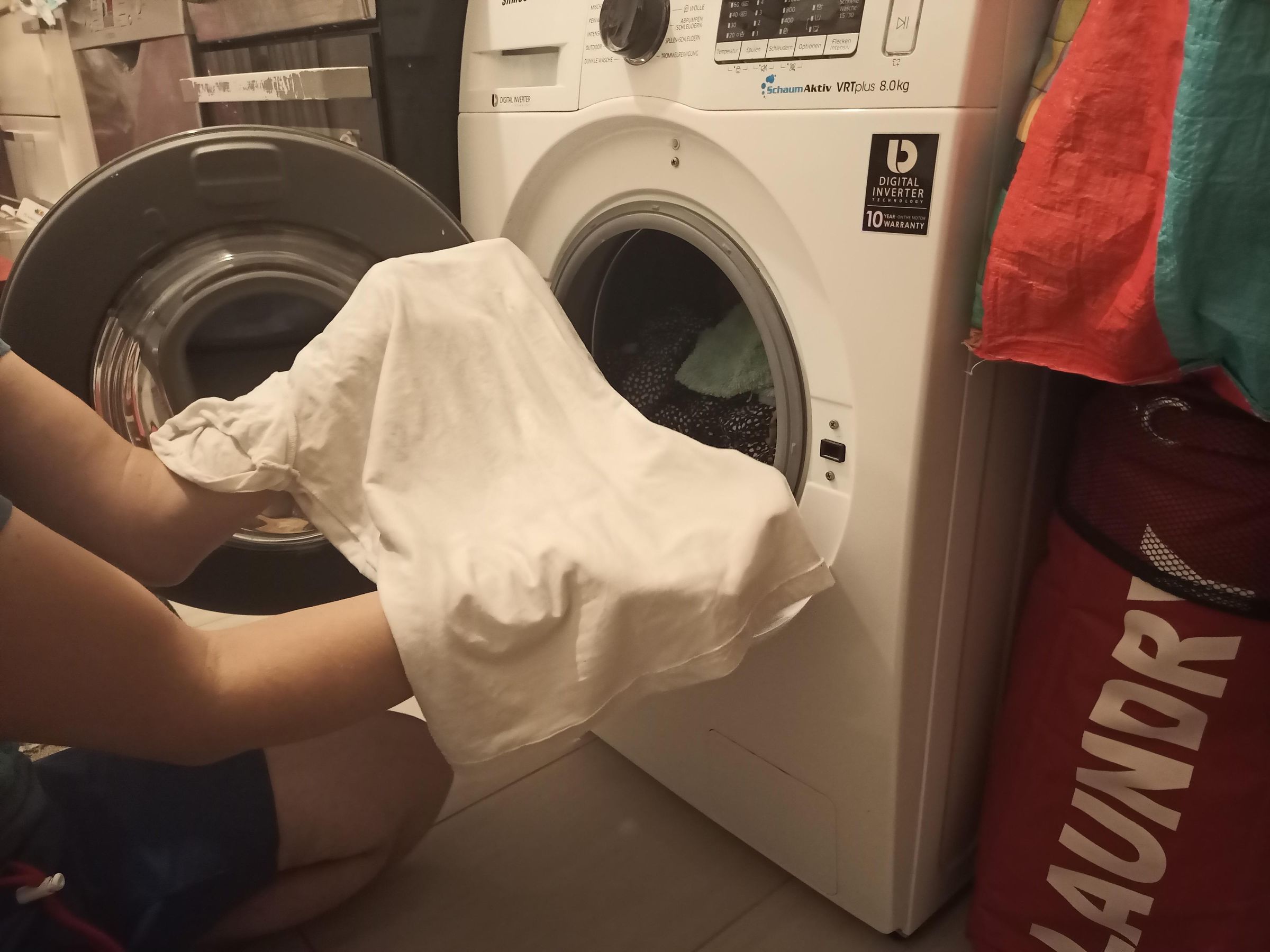 How to Pull Out Laundry From a Washing Machine : 4 Steps - Instructables