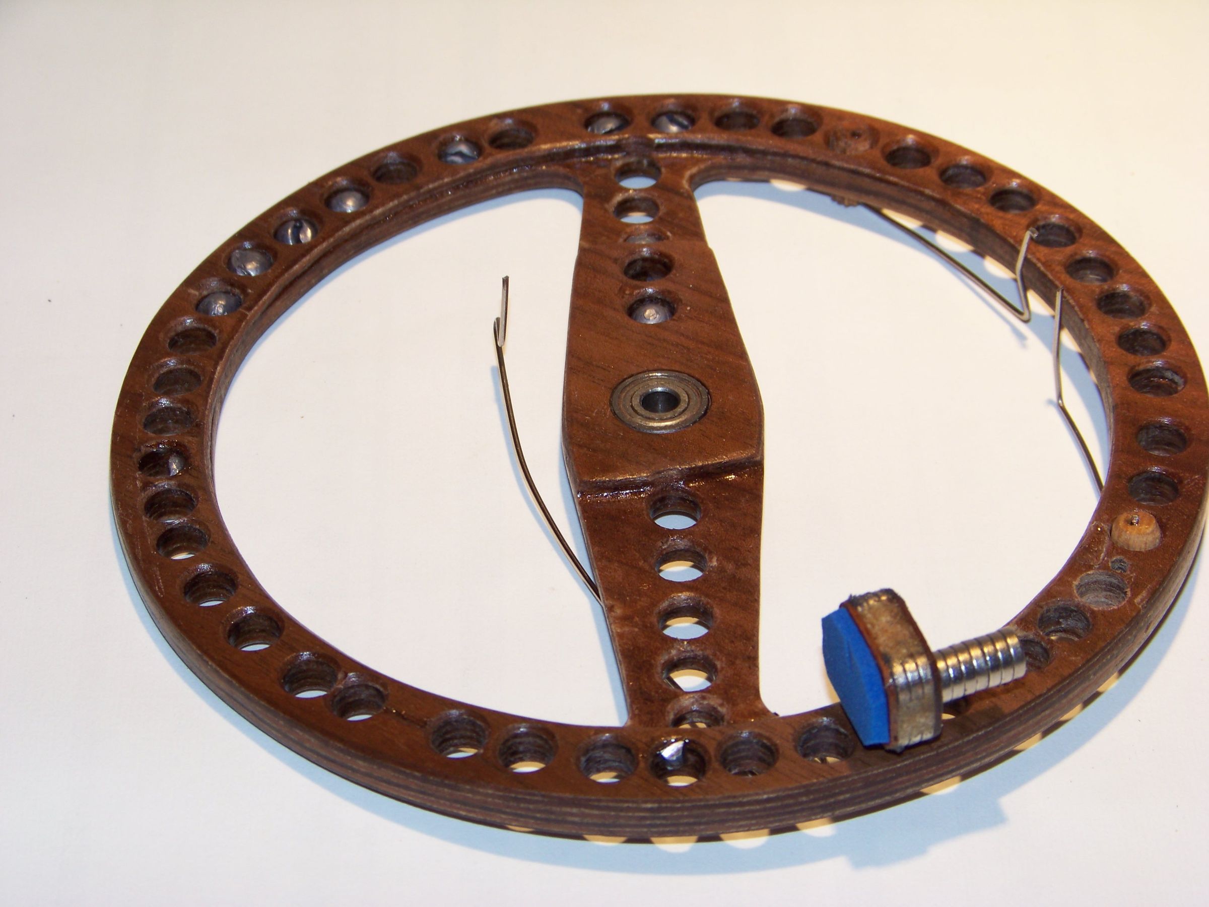 Wooden Gear Banjo Clock : 10 Steps (with Pictures) - Instructables