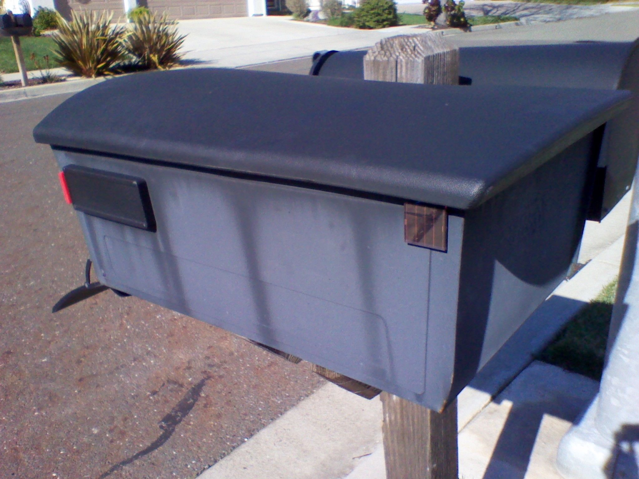 Solar Mailbox Light for $1 : 4 Steps - Instructables