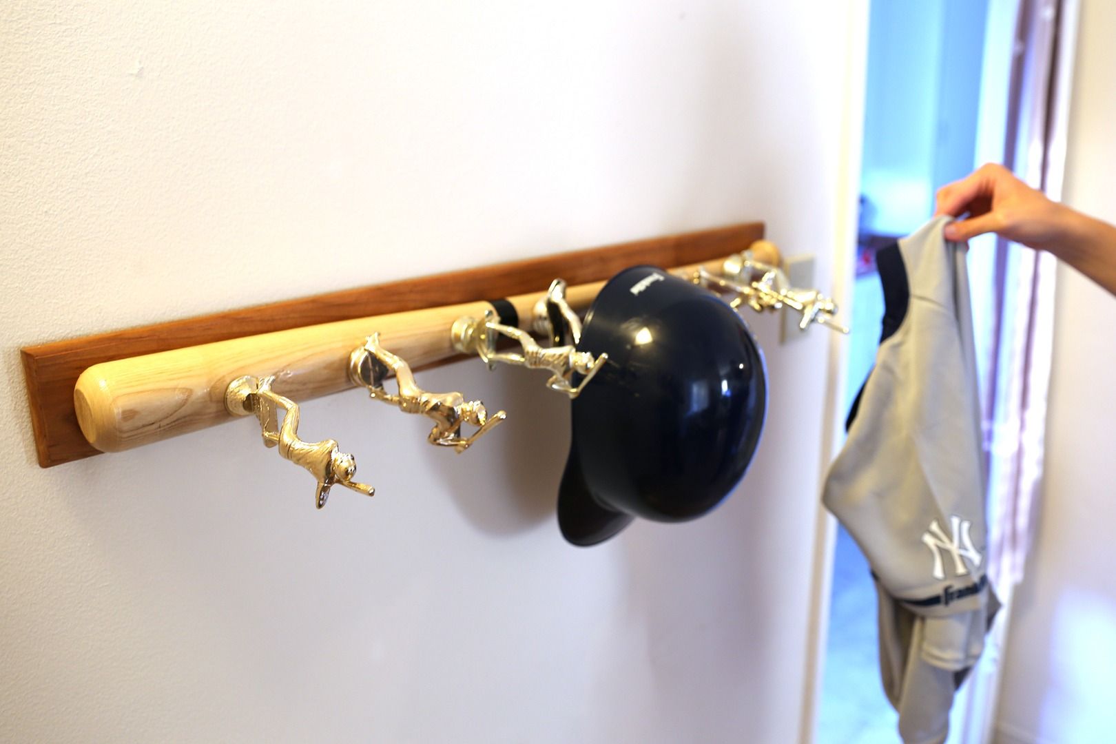 Upcycled Trophy Hanger : 12 Steps (with Pictures) - Instructables