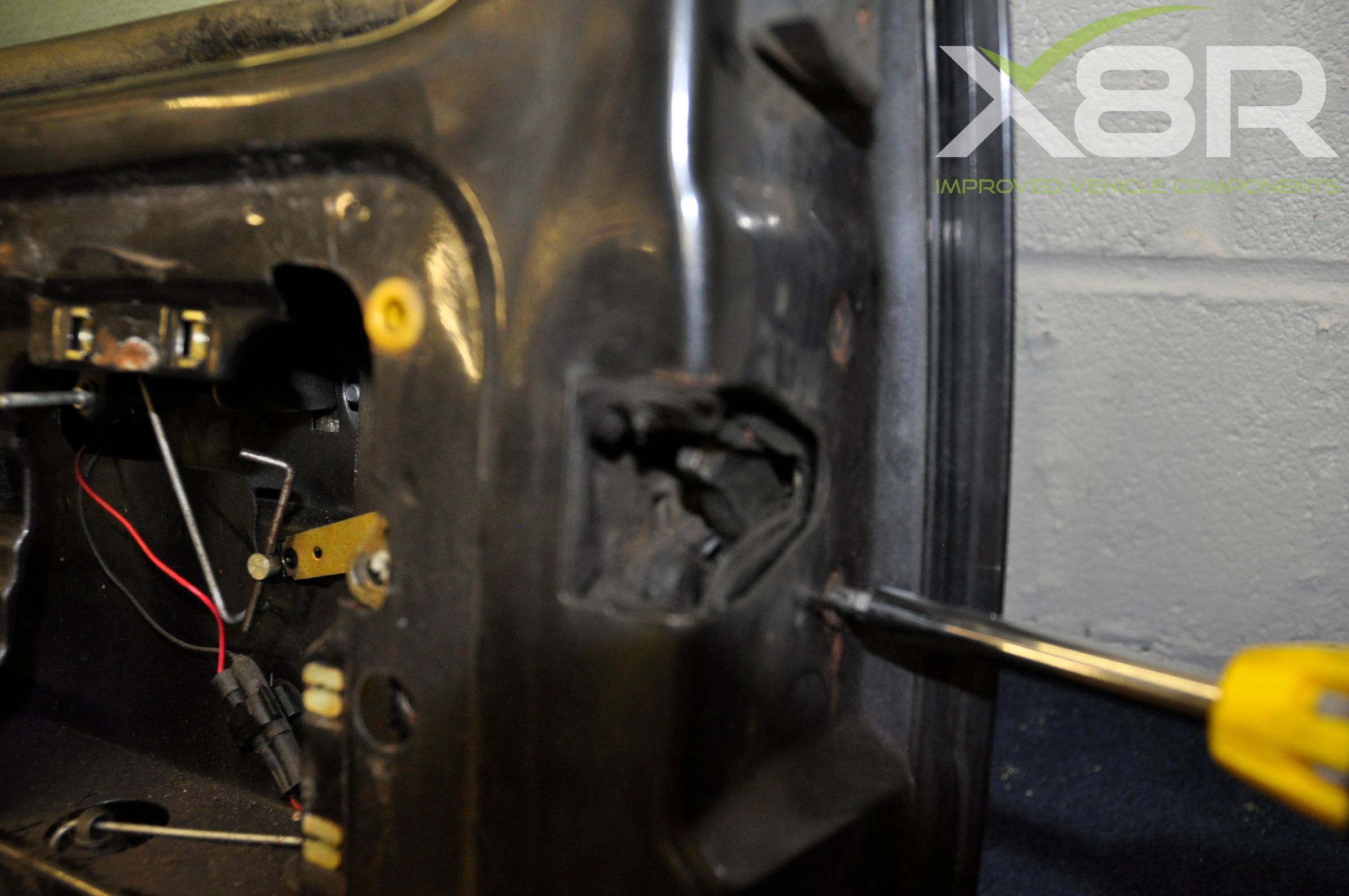 Fitting Our Replacement Door Lock Springs Land Rover Discovery 1 Range ...