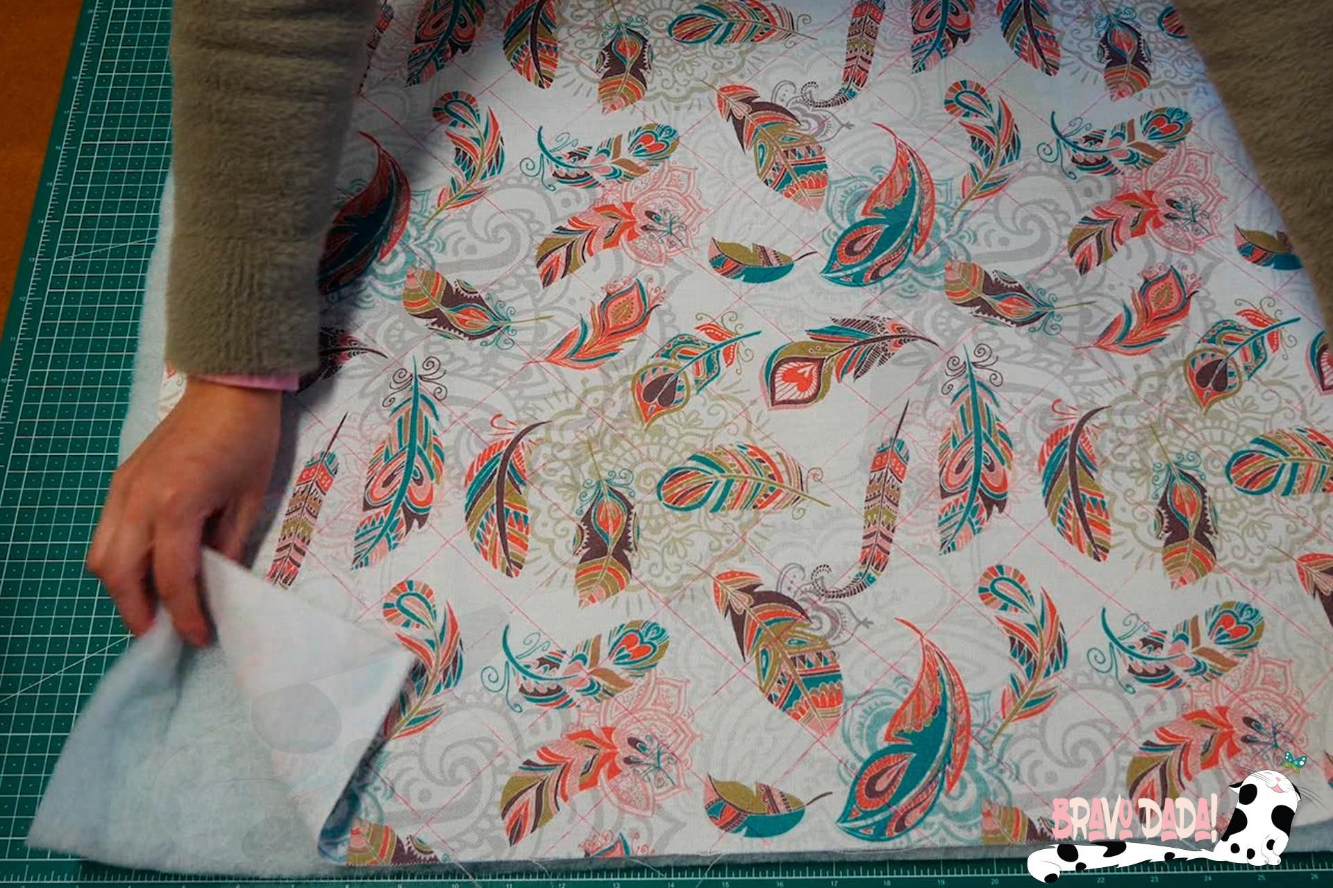 DIY How to Make a Quilted Sewing Machine Mat With Pockets and Thread ...