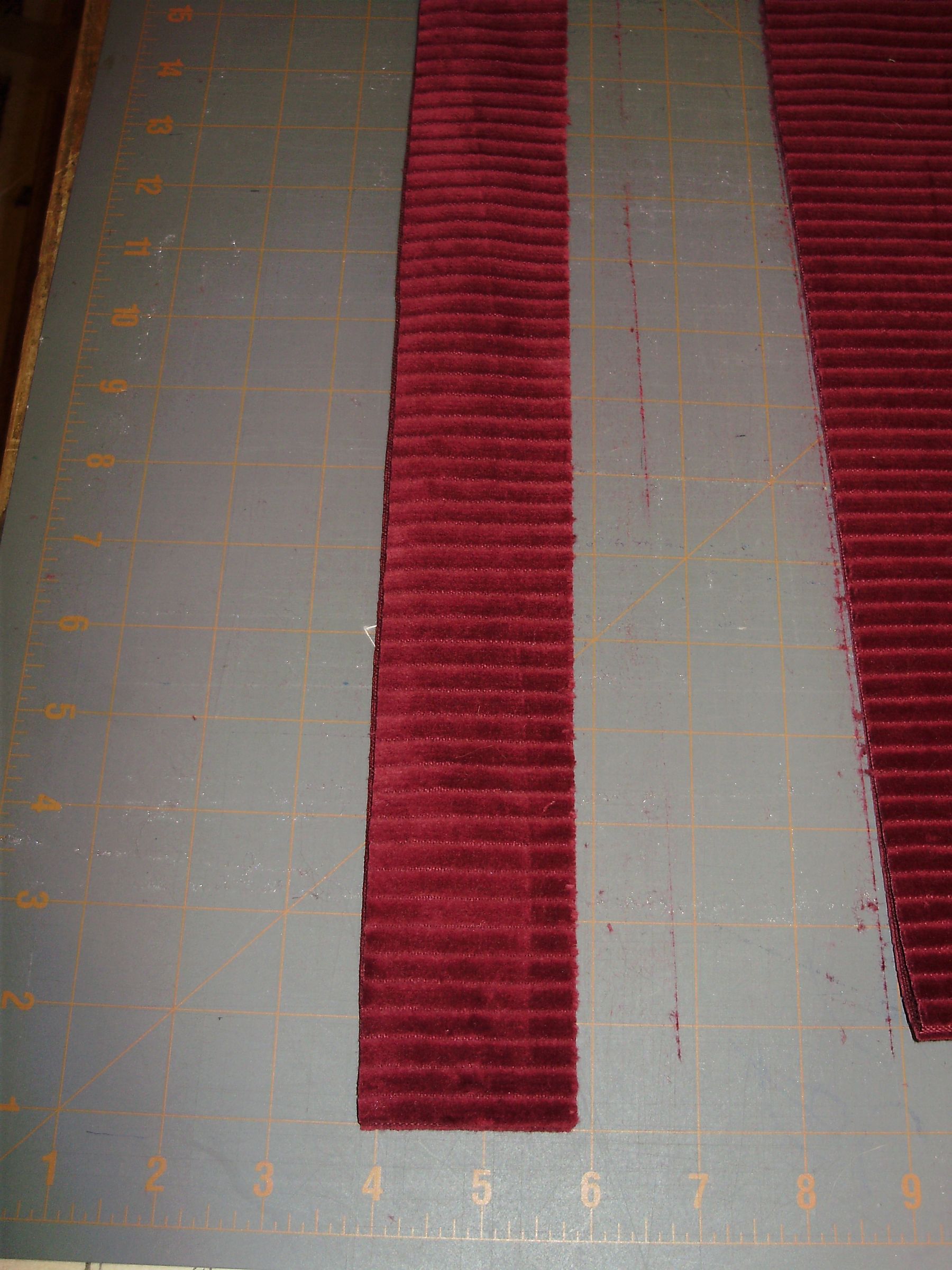 How to Make a Pillow With Corded Trim : 5 Steps (with Pictures ...