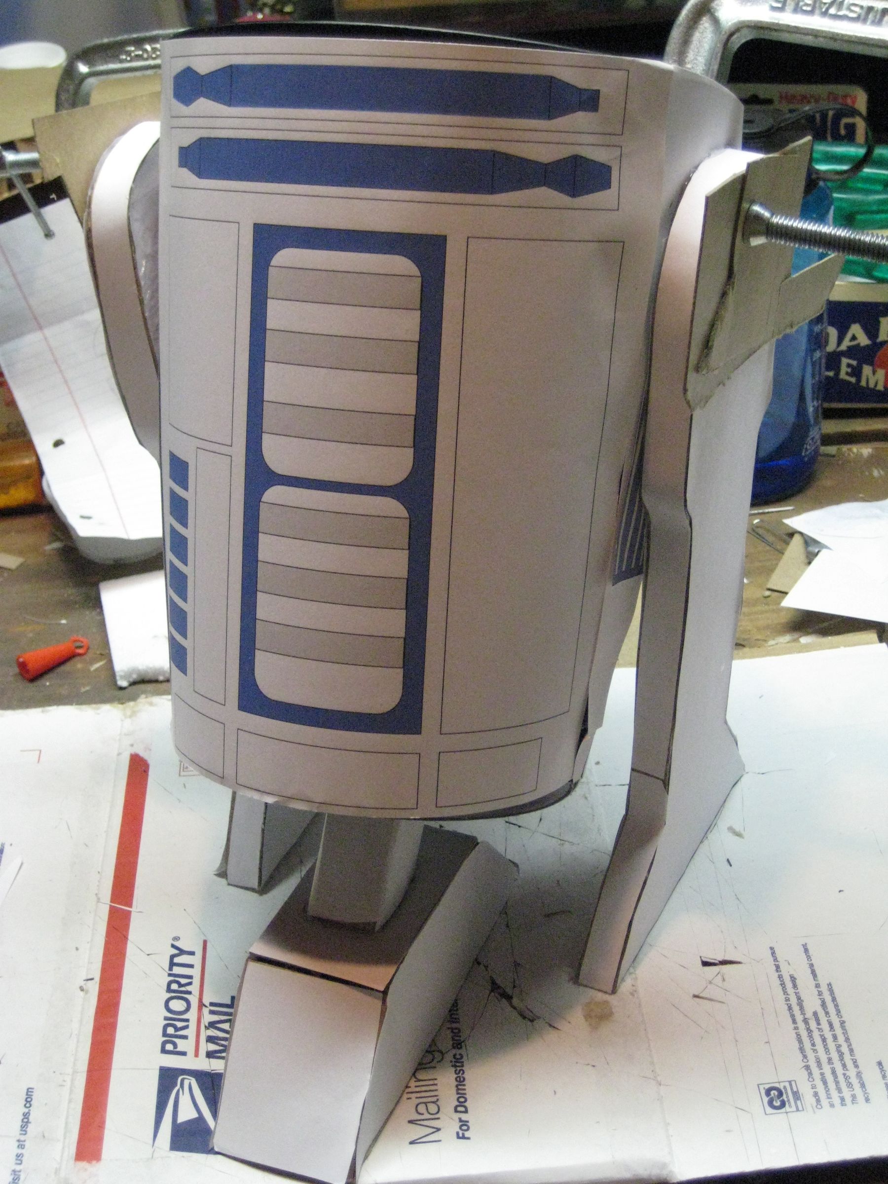 R2D2 Trashcan : 8 Steps - Instructables