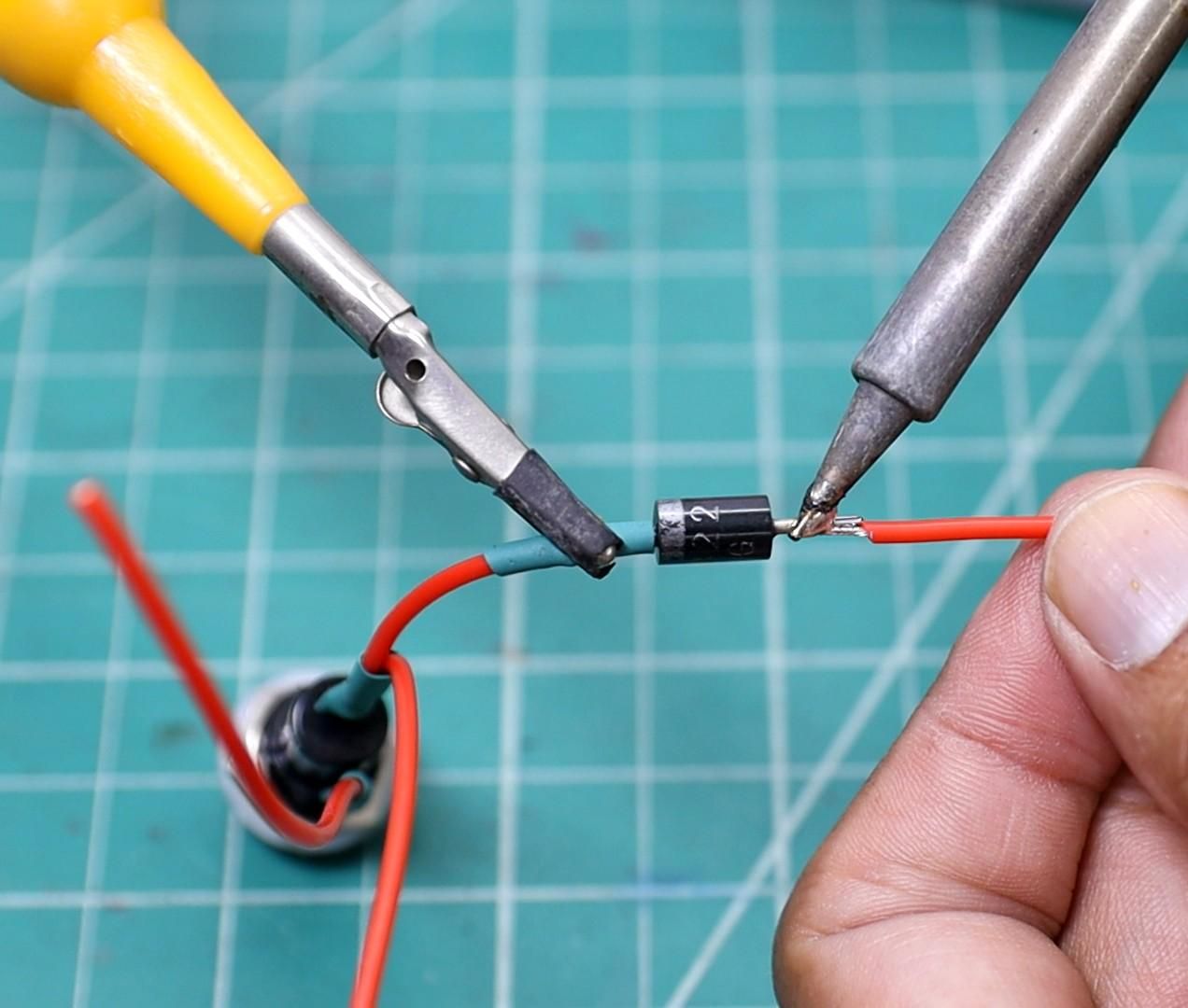 DIY Mini UPS for WiFi Router V5.0 : 18 Steps (with Pictures ...