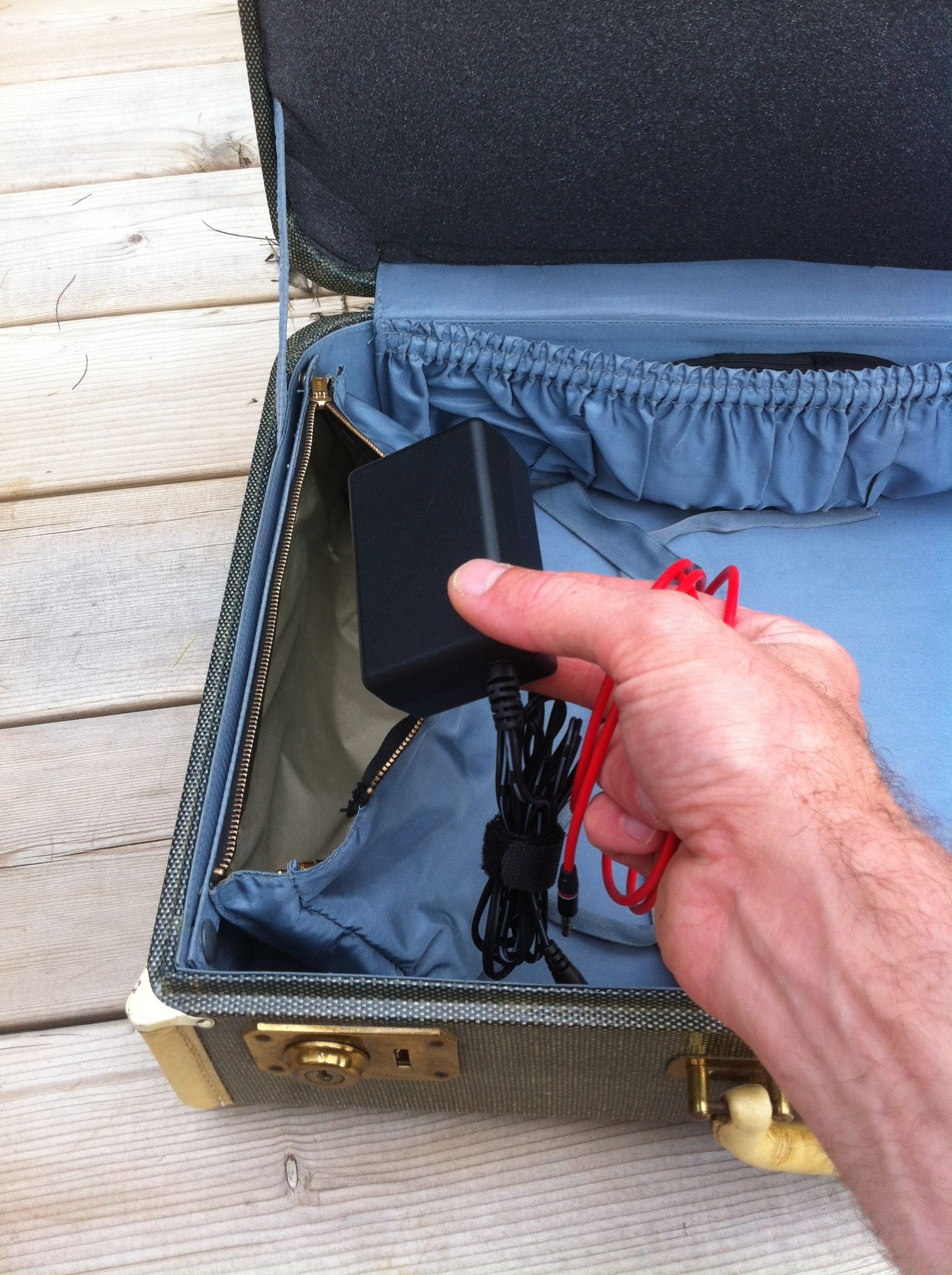 Vintage Beat Box Suitcase : 7 Steps (with Pictures) - Instructables