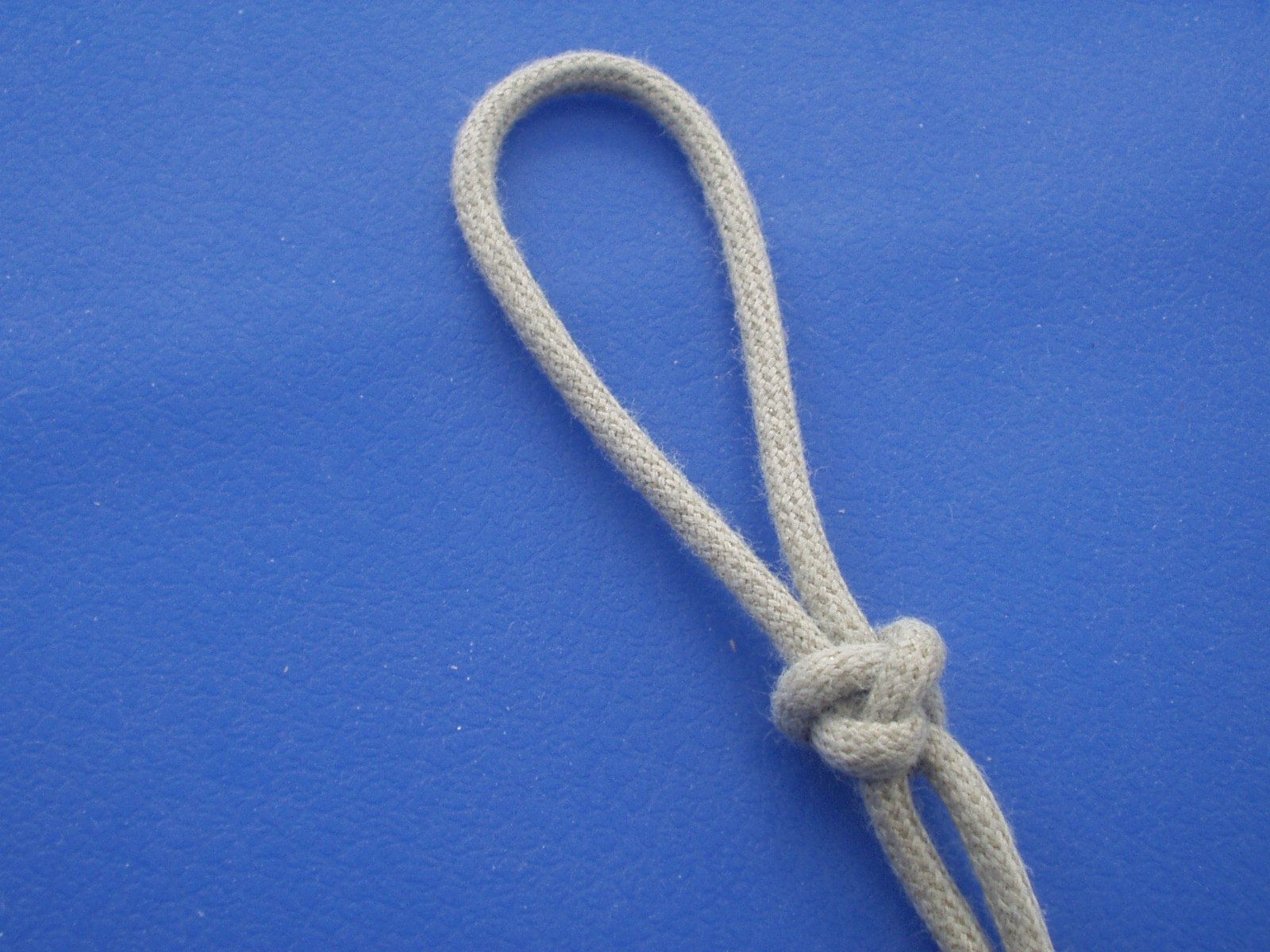 Slipped Overhand Knot Lanyard : 7 Steps - Instructables