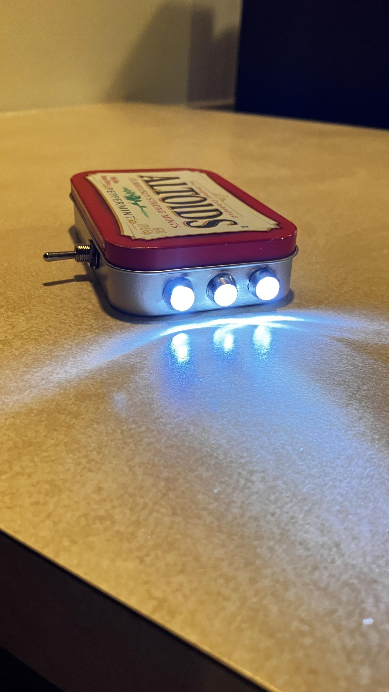 Make an Altoids Flashlight : 8 Steps - Instructables
