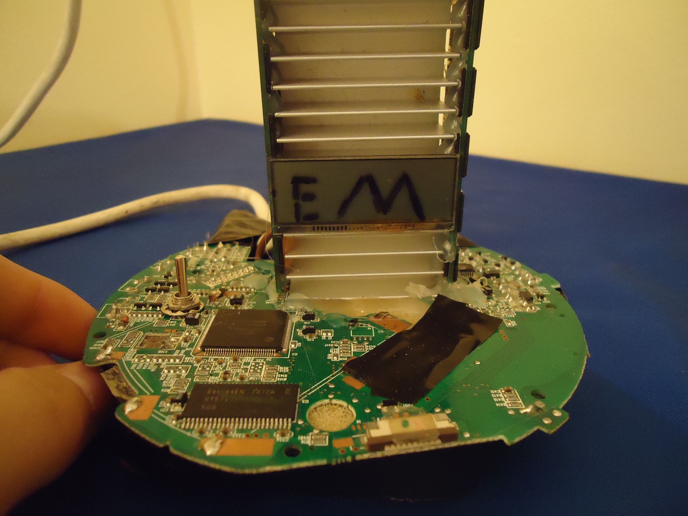 How to Make a Simple and Stylish Desktop Fan Out of Trash : 4 Steps ...